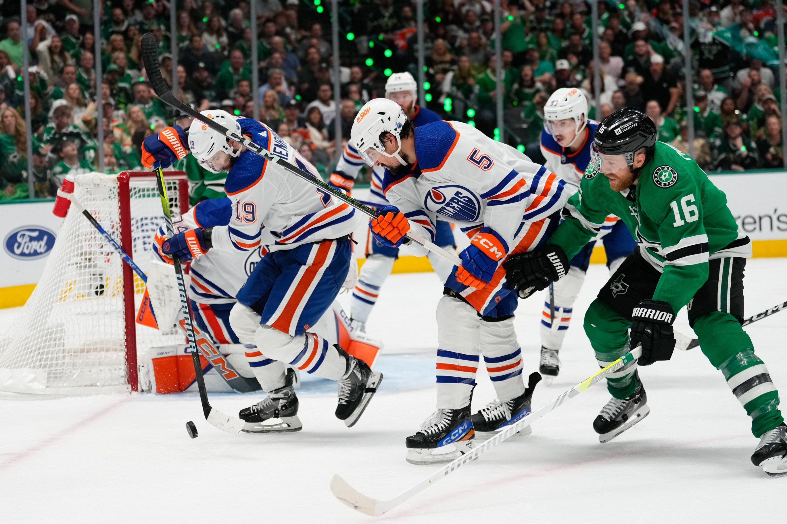 Ryan Nugent-Hopkins, Oilers take 3-2 series lead over Stars | Reuters