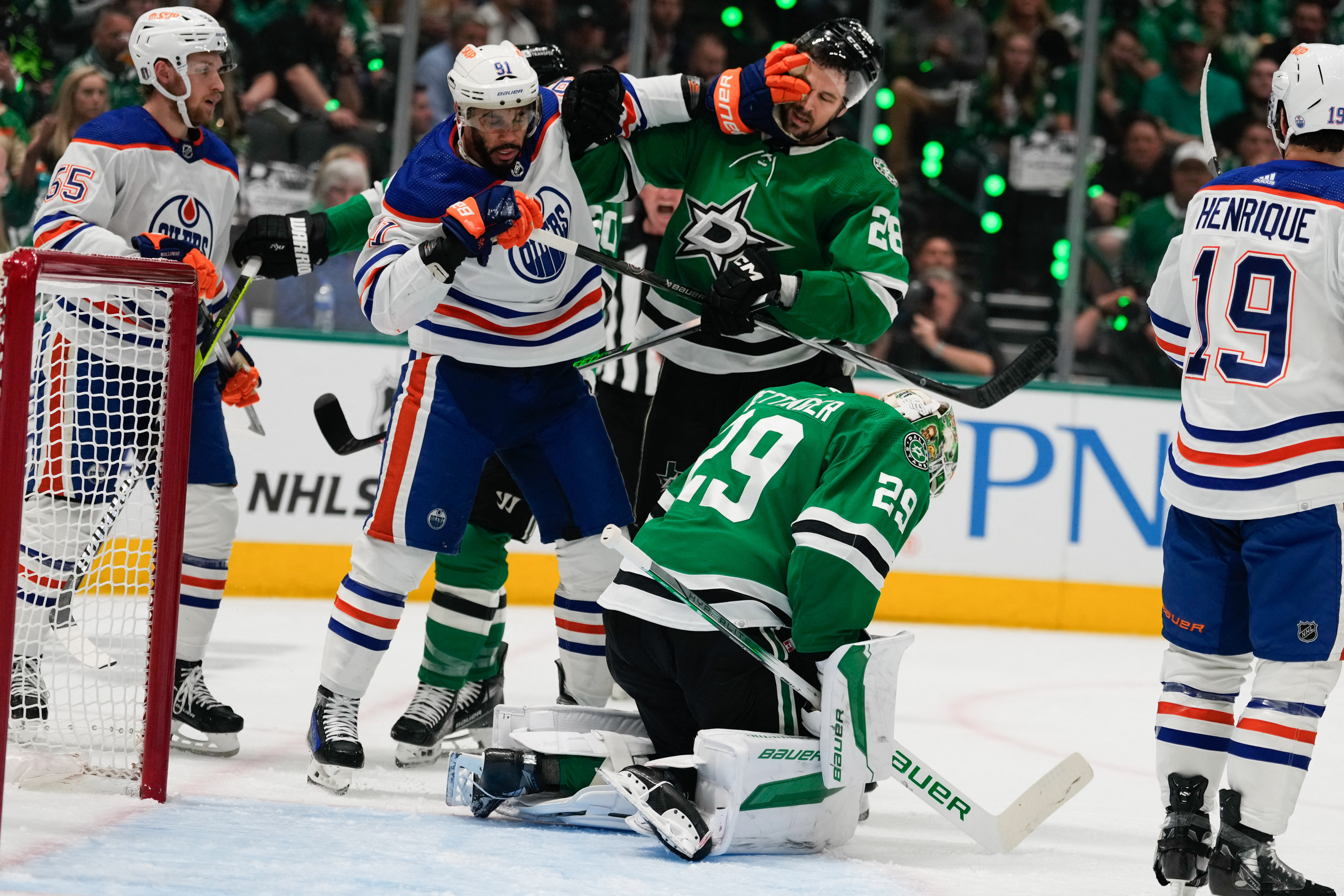 Ryan Nugent-Hopkins, Oilers take 3-2 series lead over Stars | Reuters