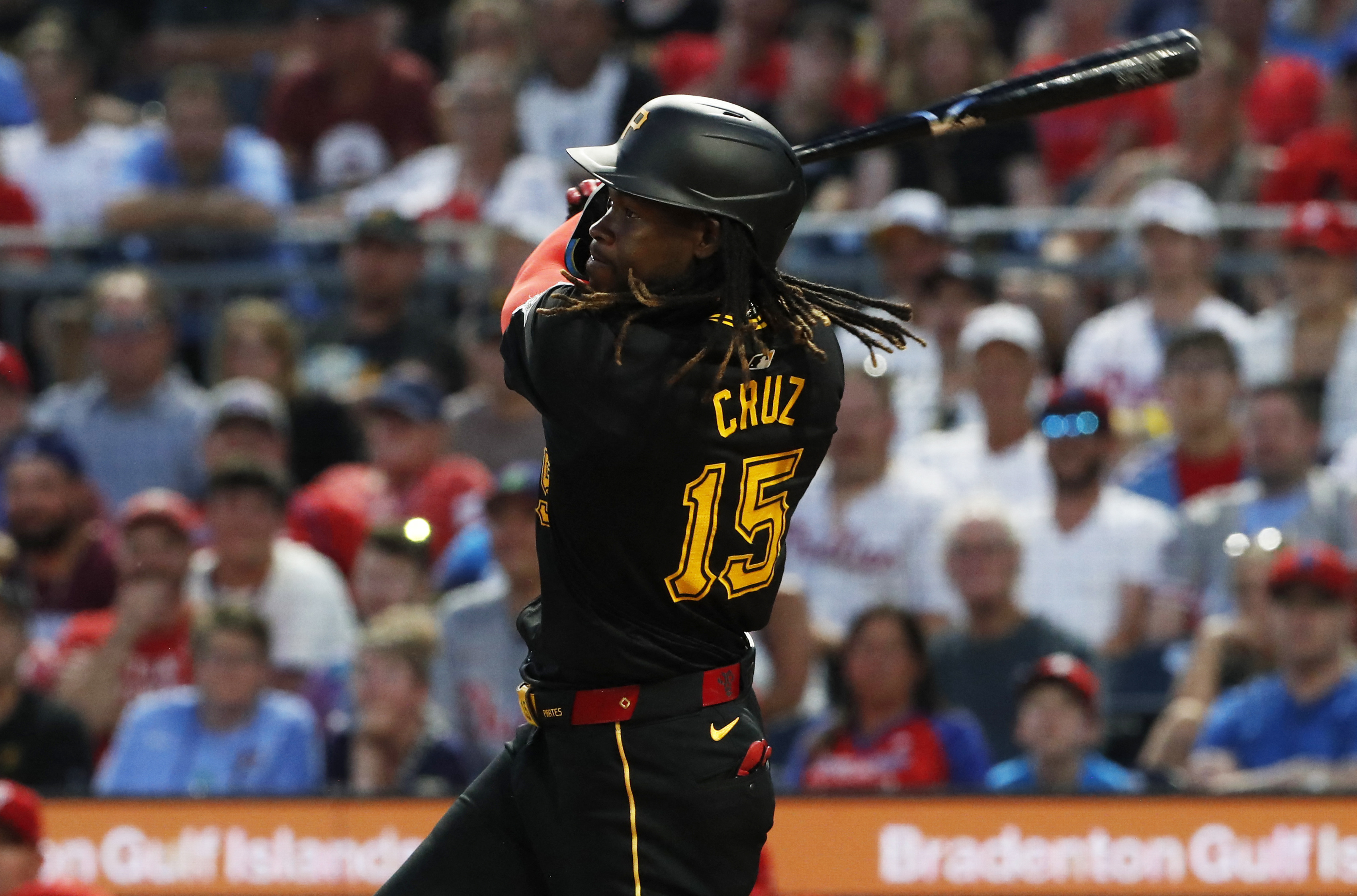 Pirates run win streak to six by beating Phillies | Reuters