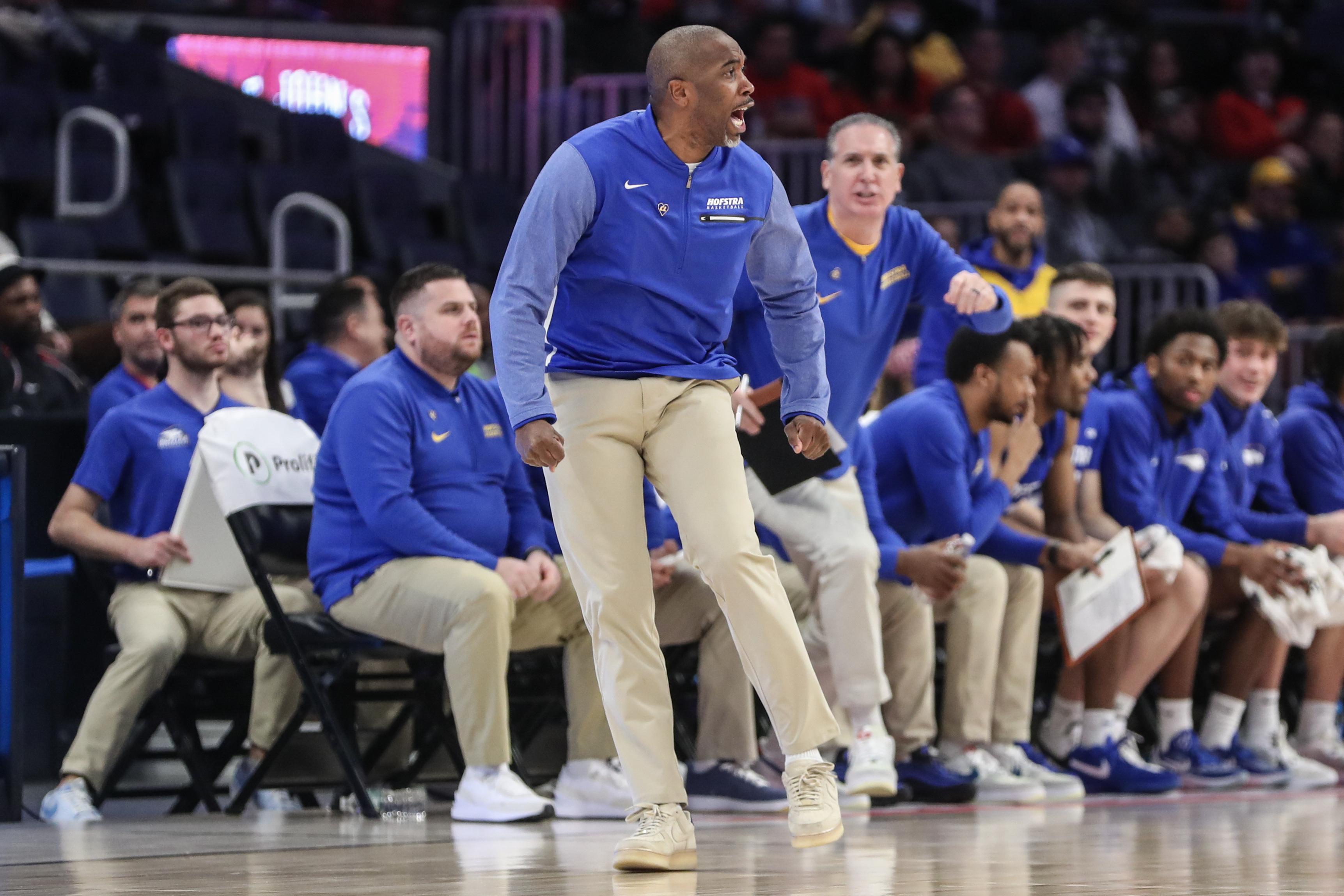 Daniss Jenkins helps St. John's hold off Hofstra down stretch | Reuters