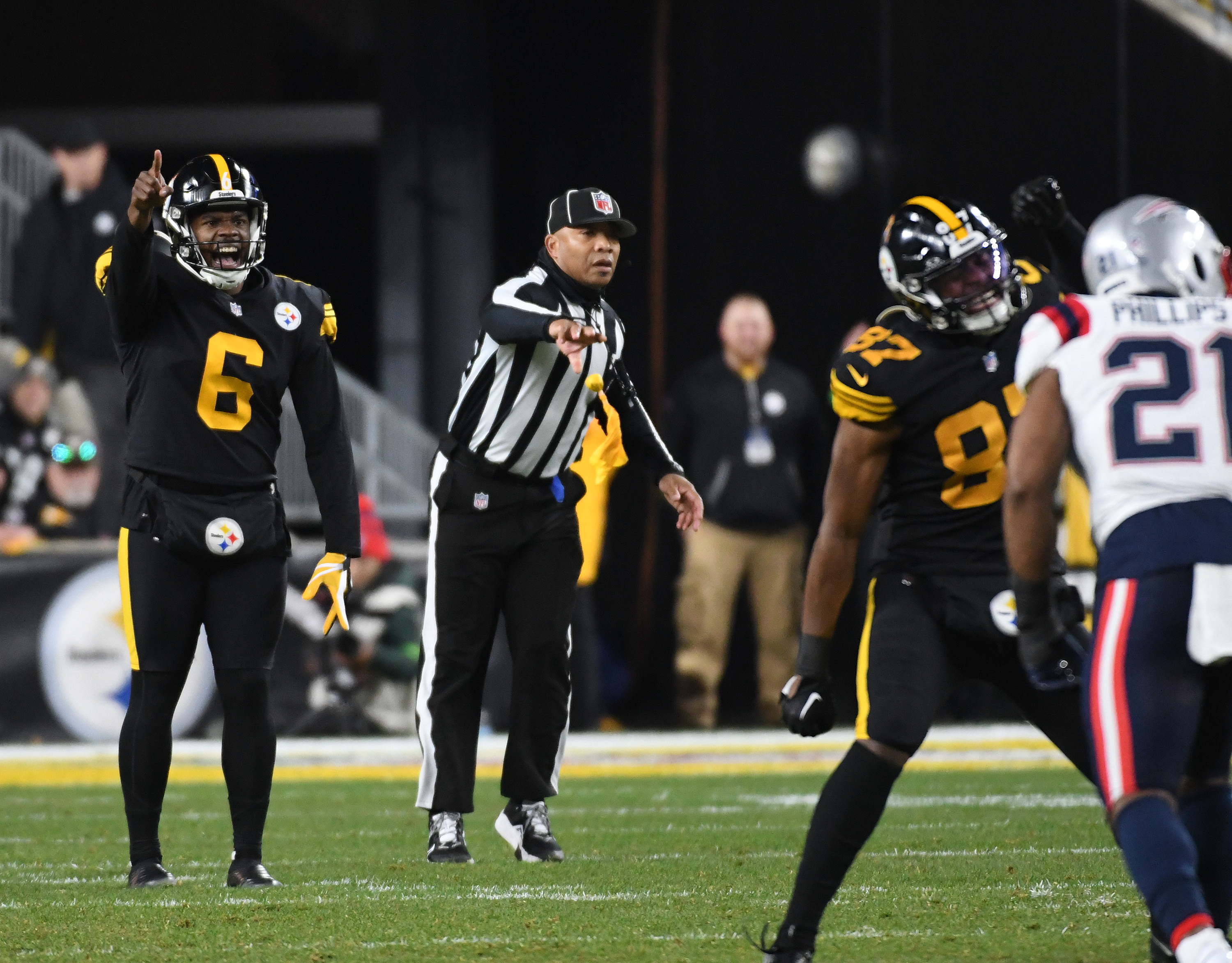 Bailey Zappe, Pats dump Steelers, end 5-game skid | Reuters