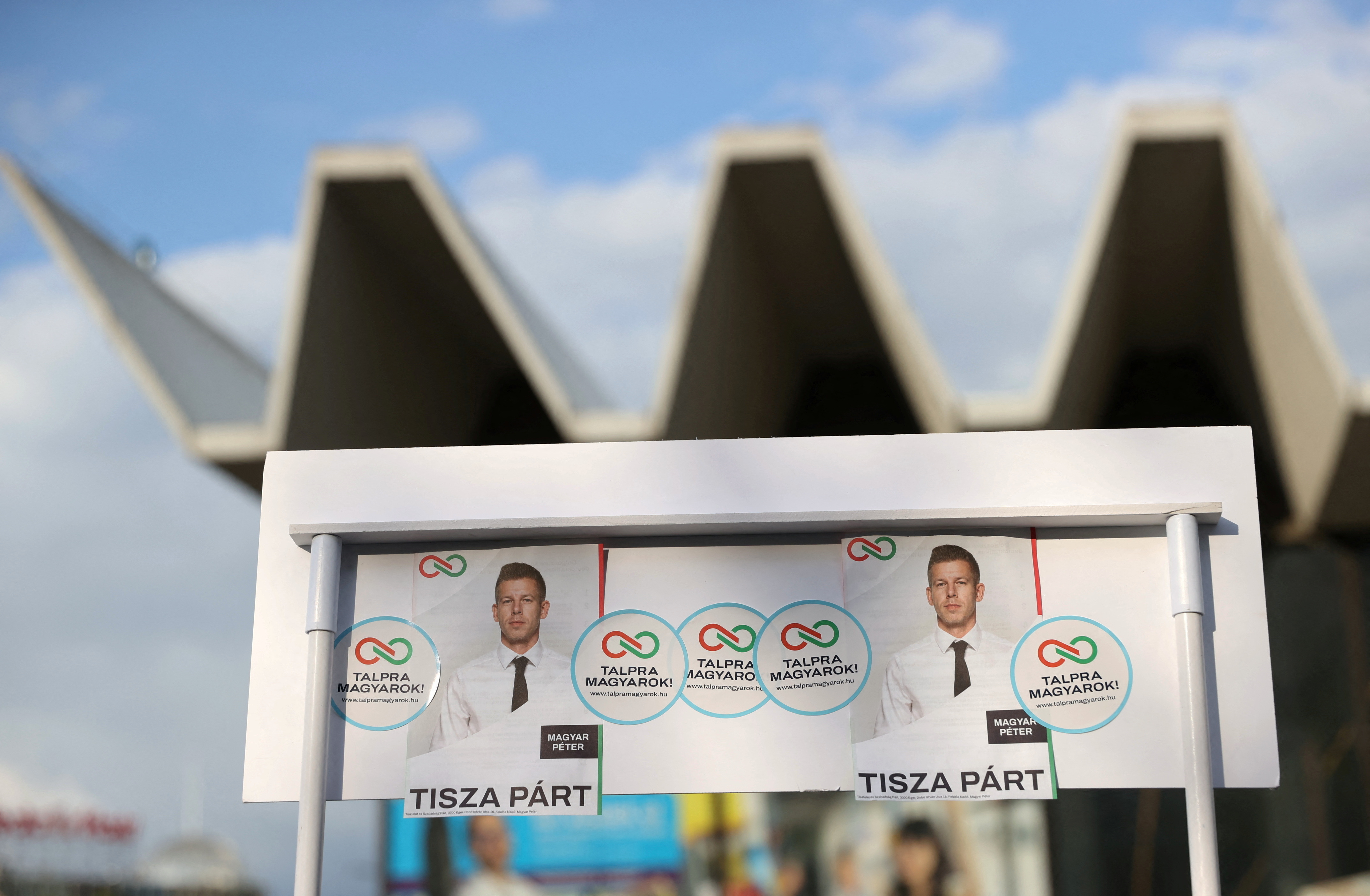 Hungary's media-savvy newcomer aims to disrupt political status quo ...