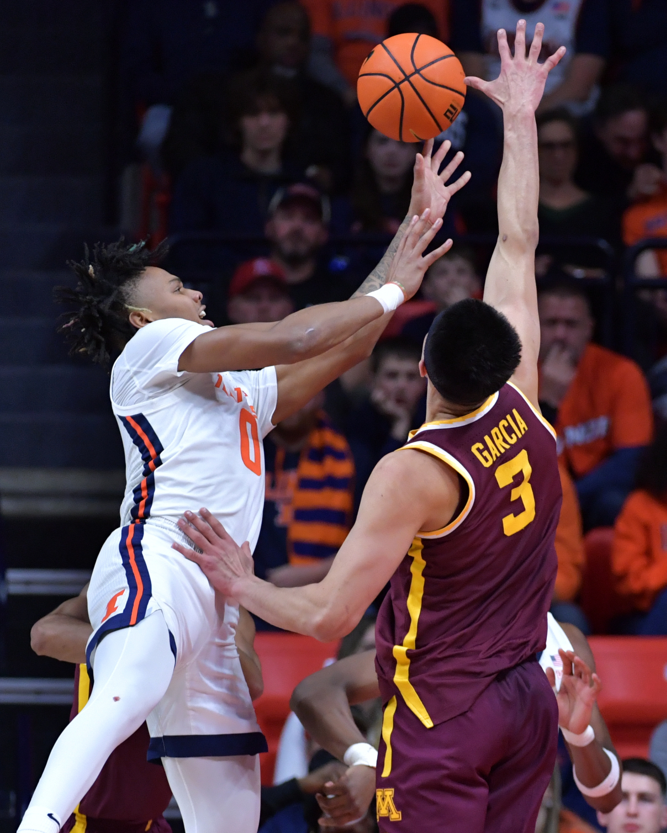 No. 13 Illinois outlasts Minnesota in back-and-forth clash | Reuters