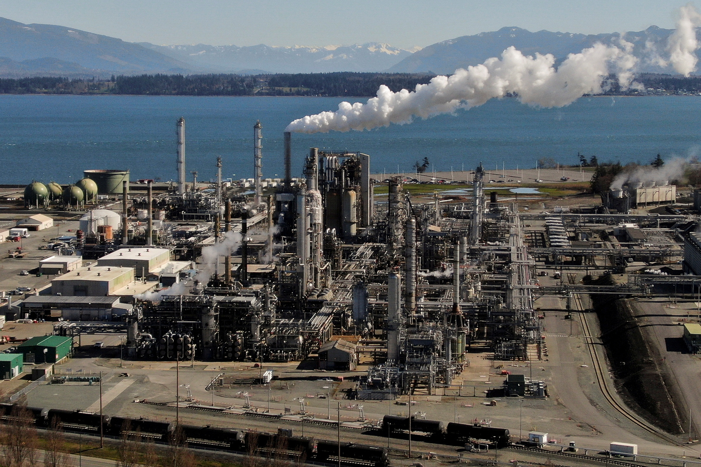 Inflation beginning to dent diesel demand, says Marathon | Reuters