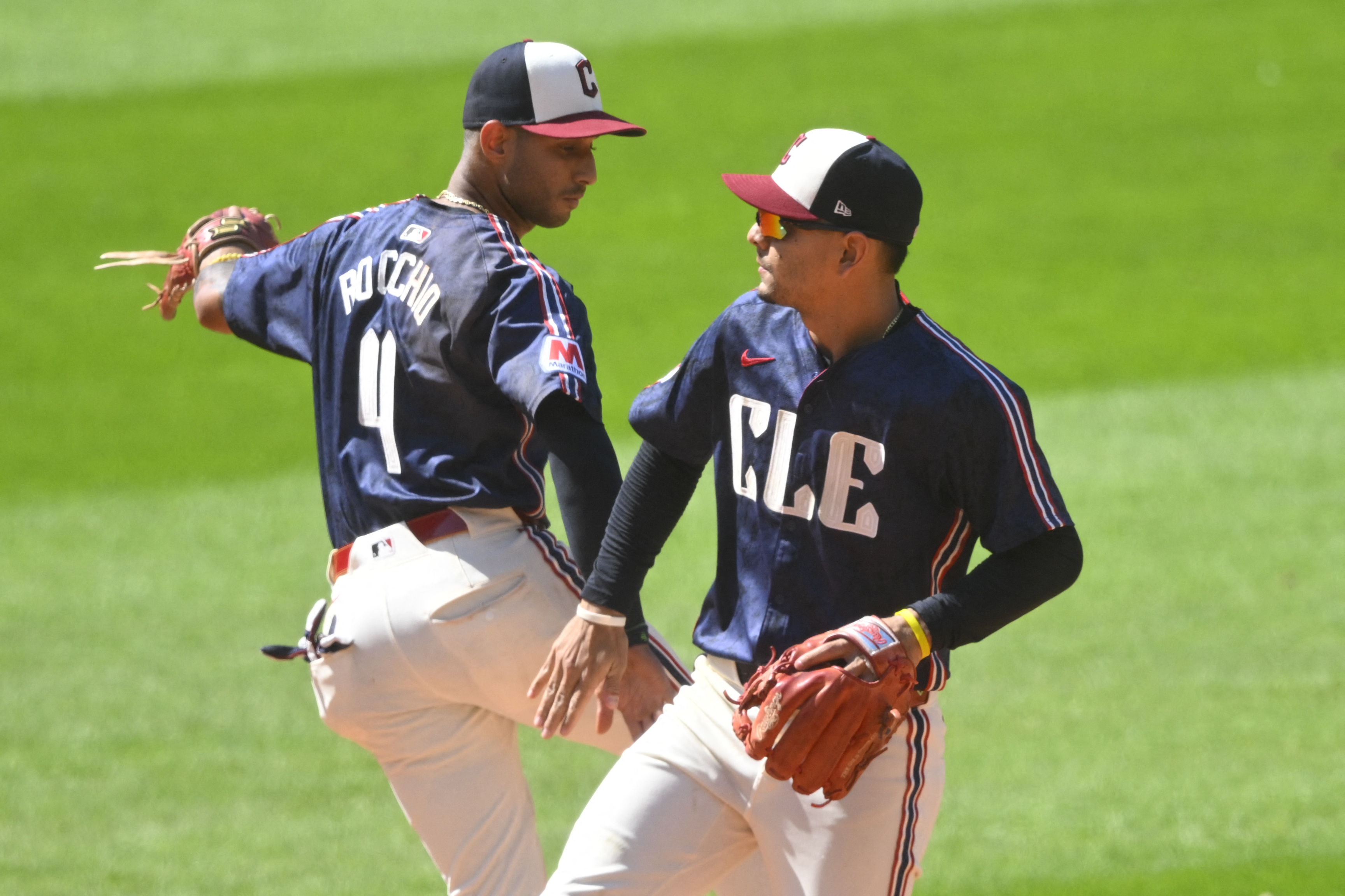 Bo Naylor helps Guardians rally past Giants | Reuters