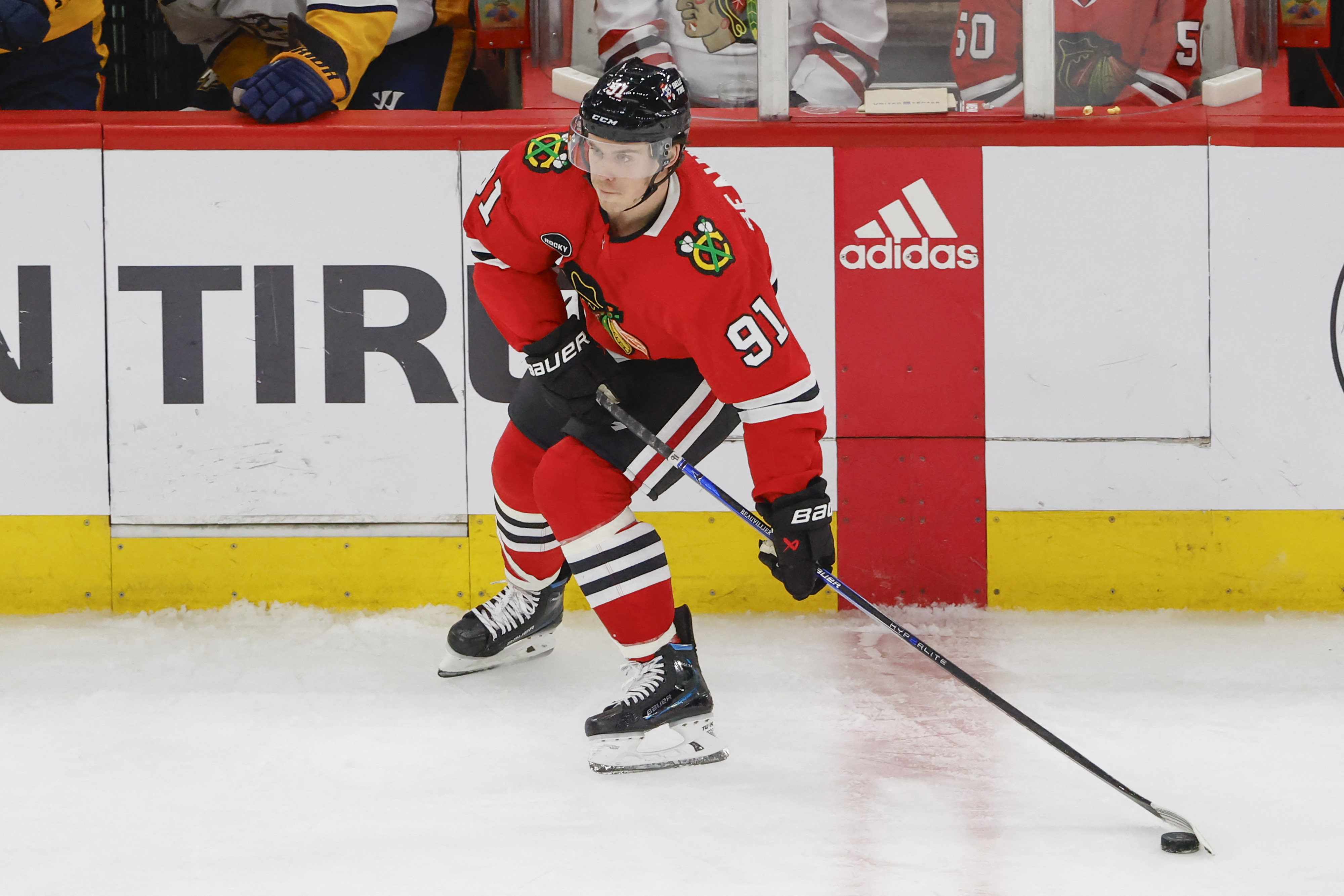 Ryan O'Reilly helps Predators clip Blackhawks in shootout | Reuters