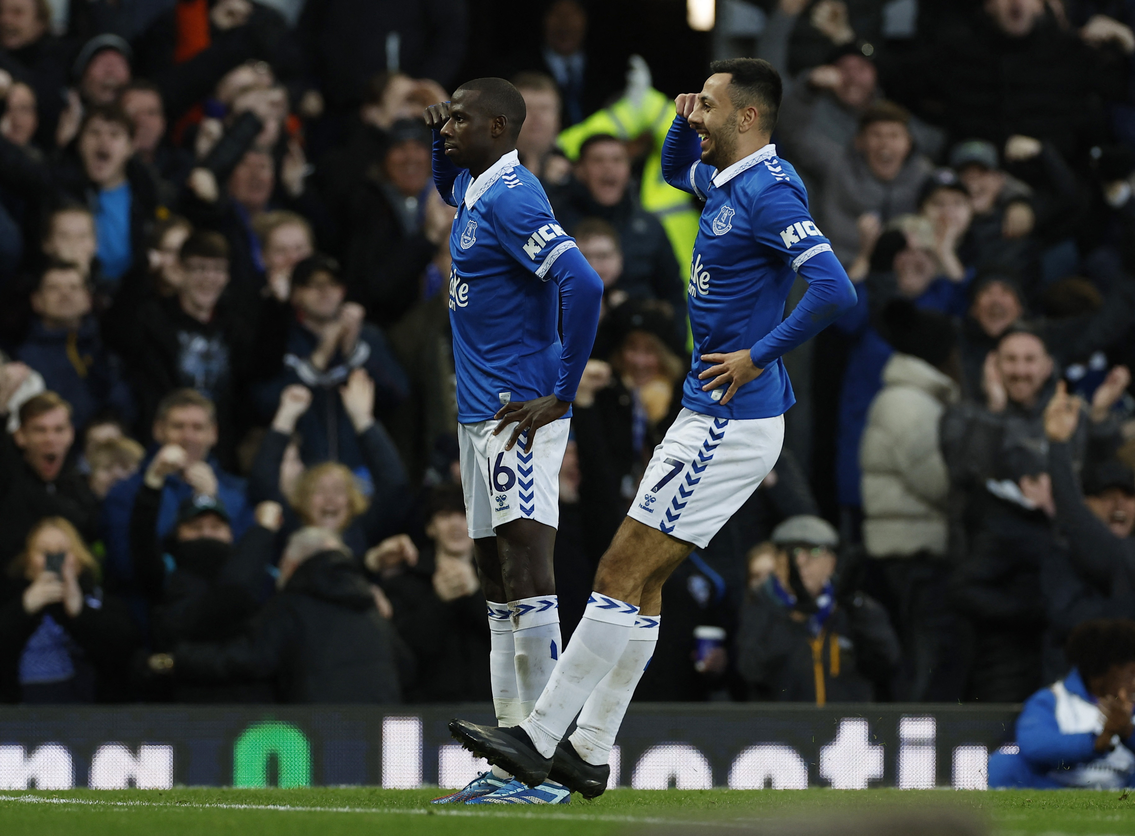 Doucoure and Dobbin earn in-form Everton 2-0 win over Chelsea | Reuters