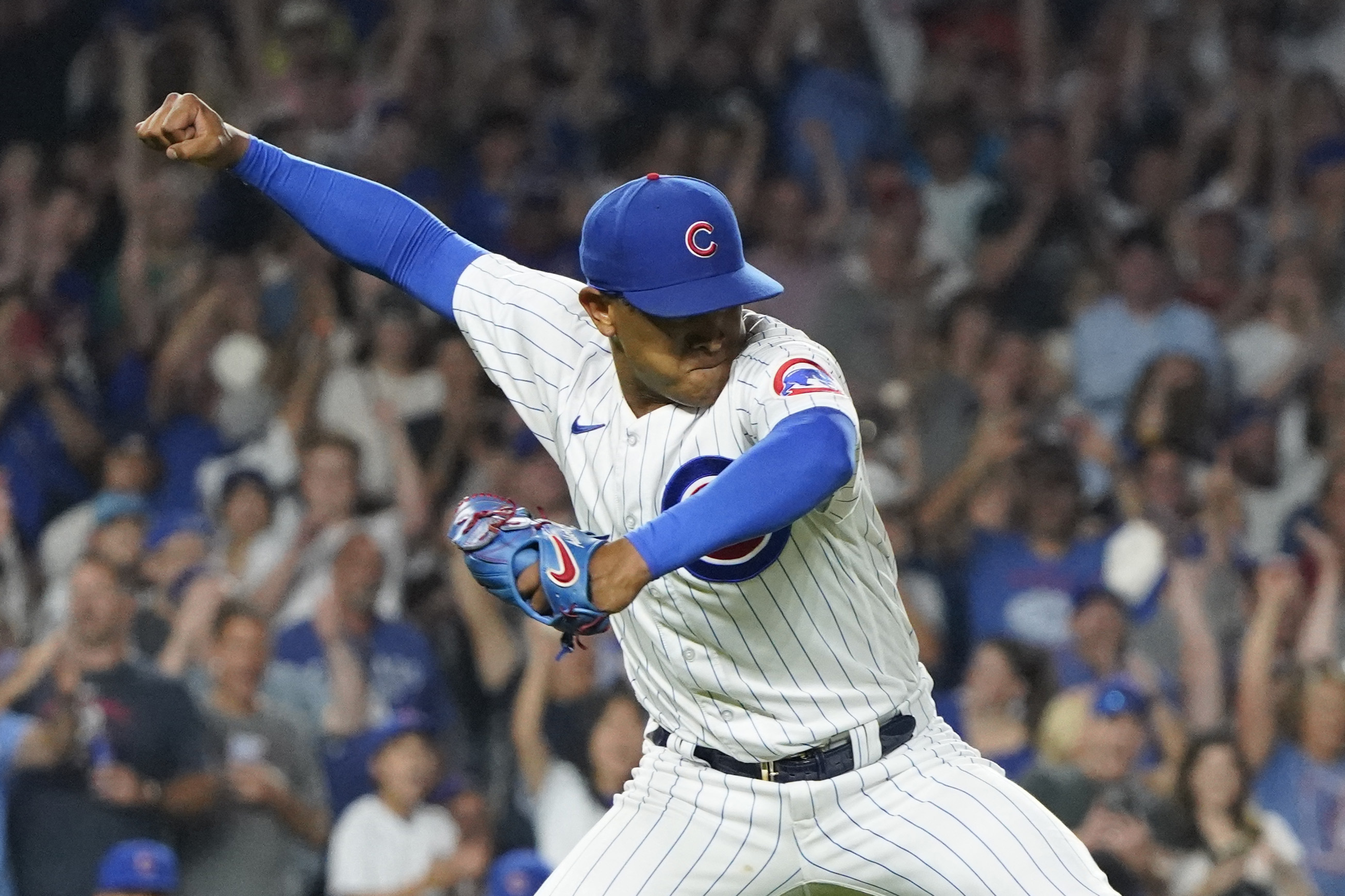 Cubs beat Reds for third straight win | Reuters