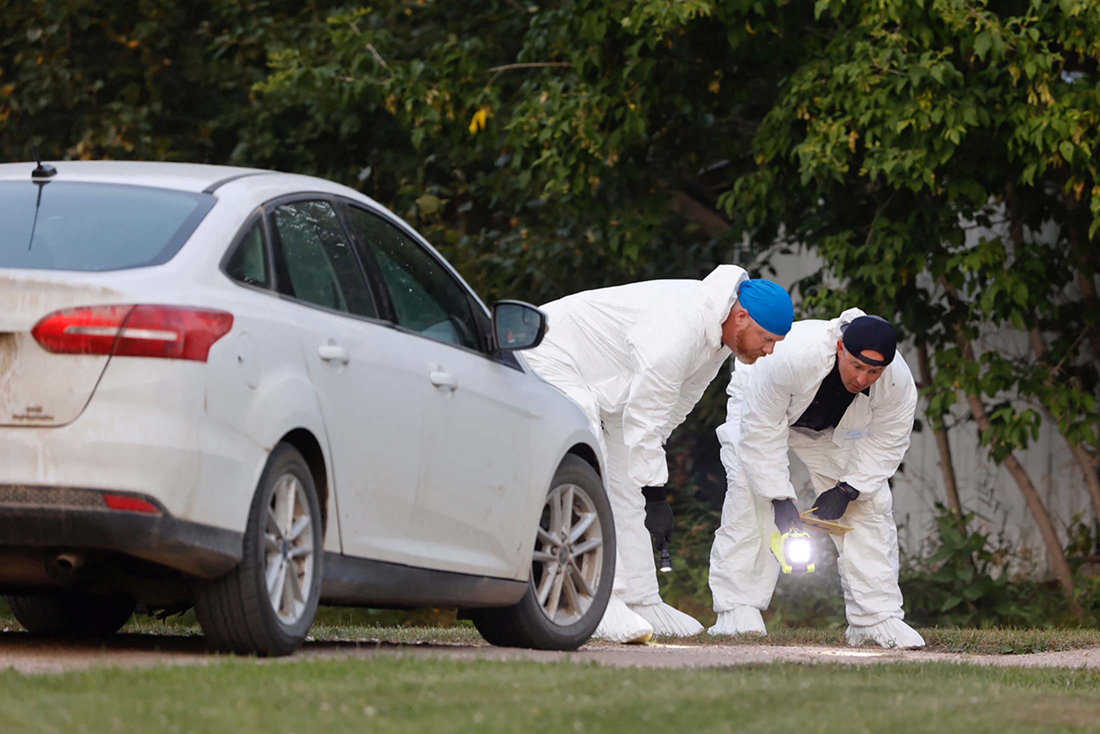 Canada hunts suspects in stabbing spree that killed 10, wounded 15 ...