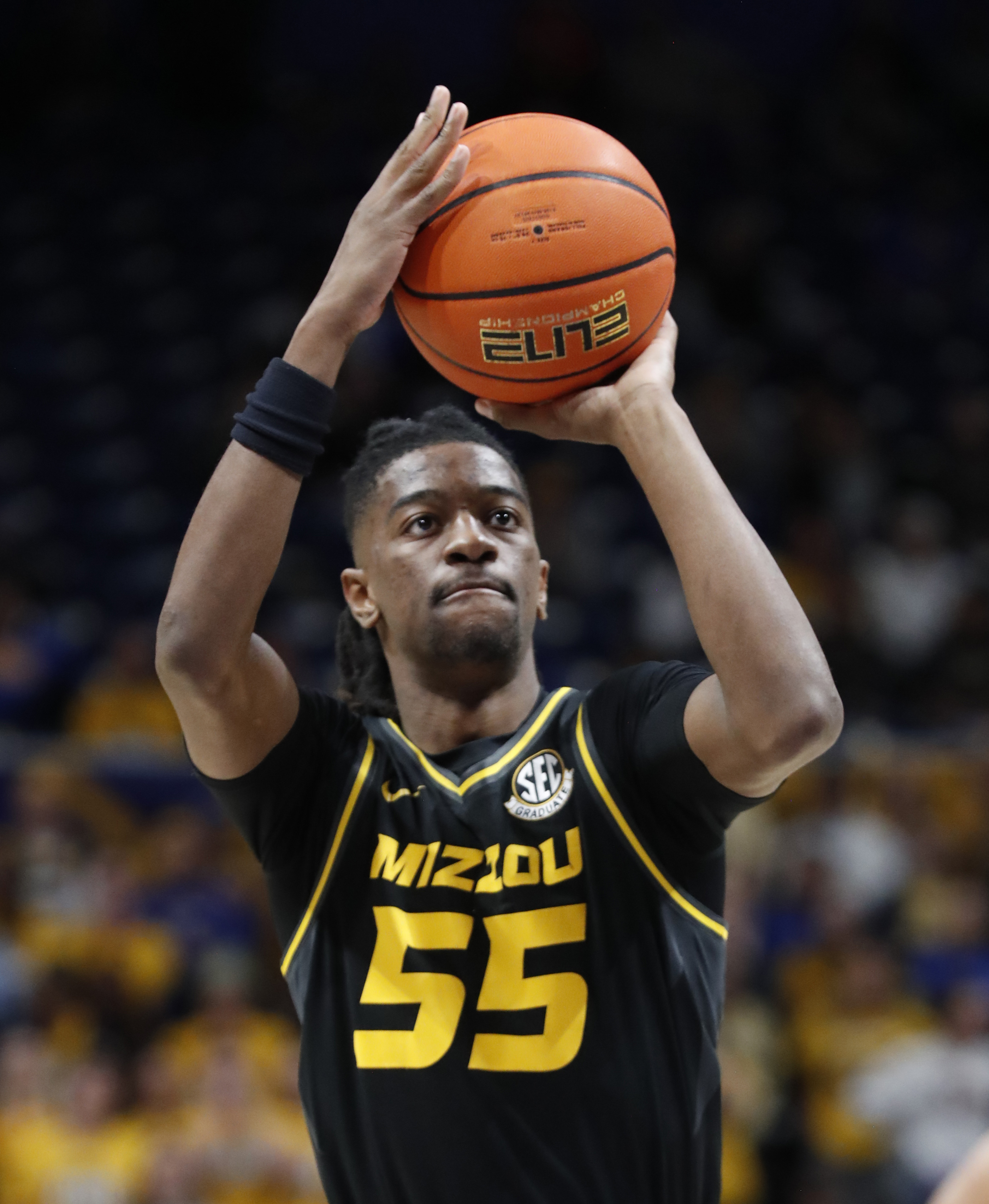 Missouri ends Pitt's home winning streak | Reuters
