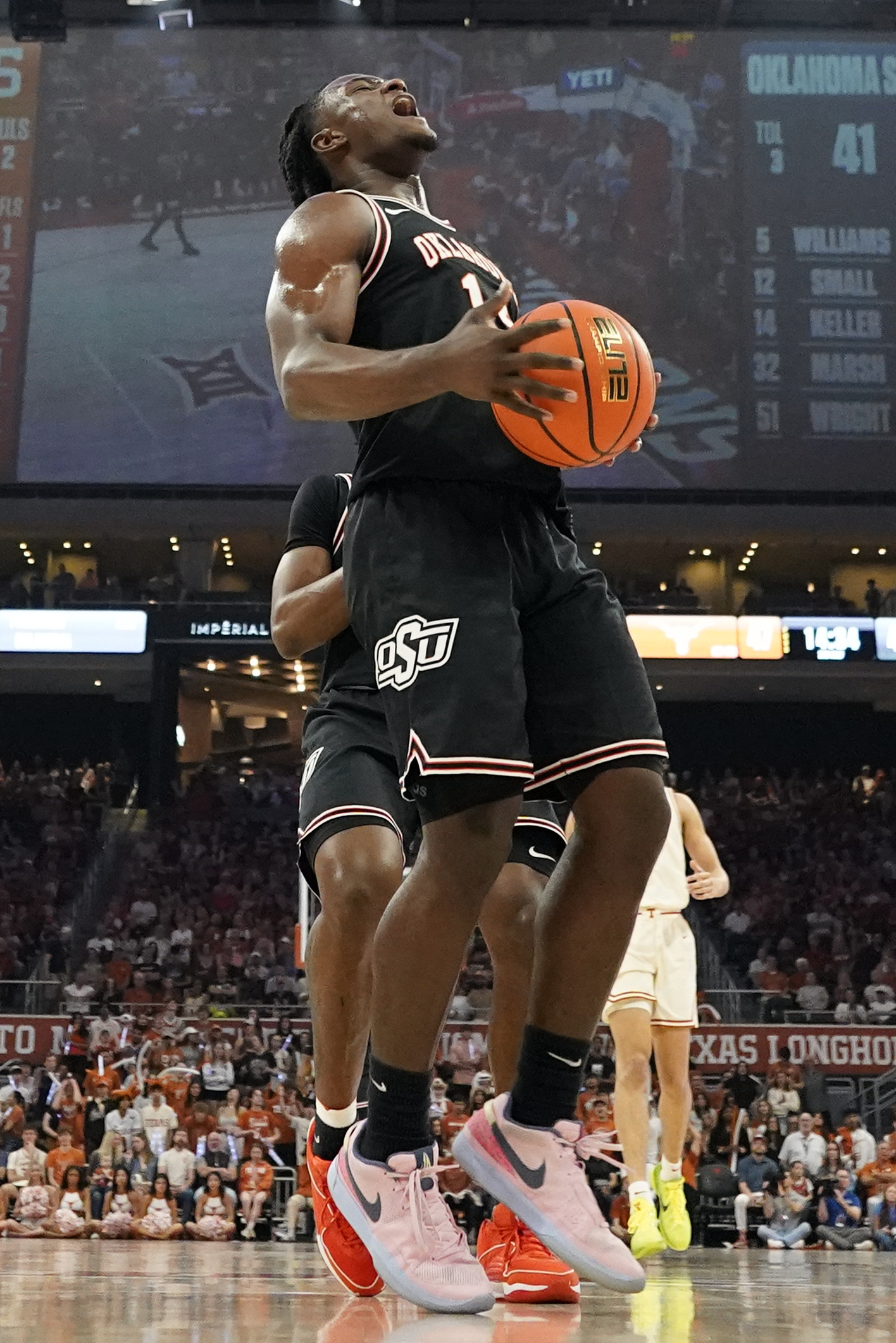 Dylan Disu helps Texas knock off Oklahoma State | Reuters