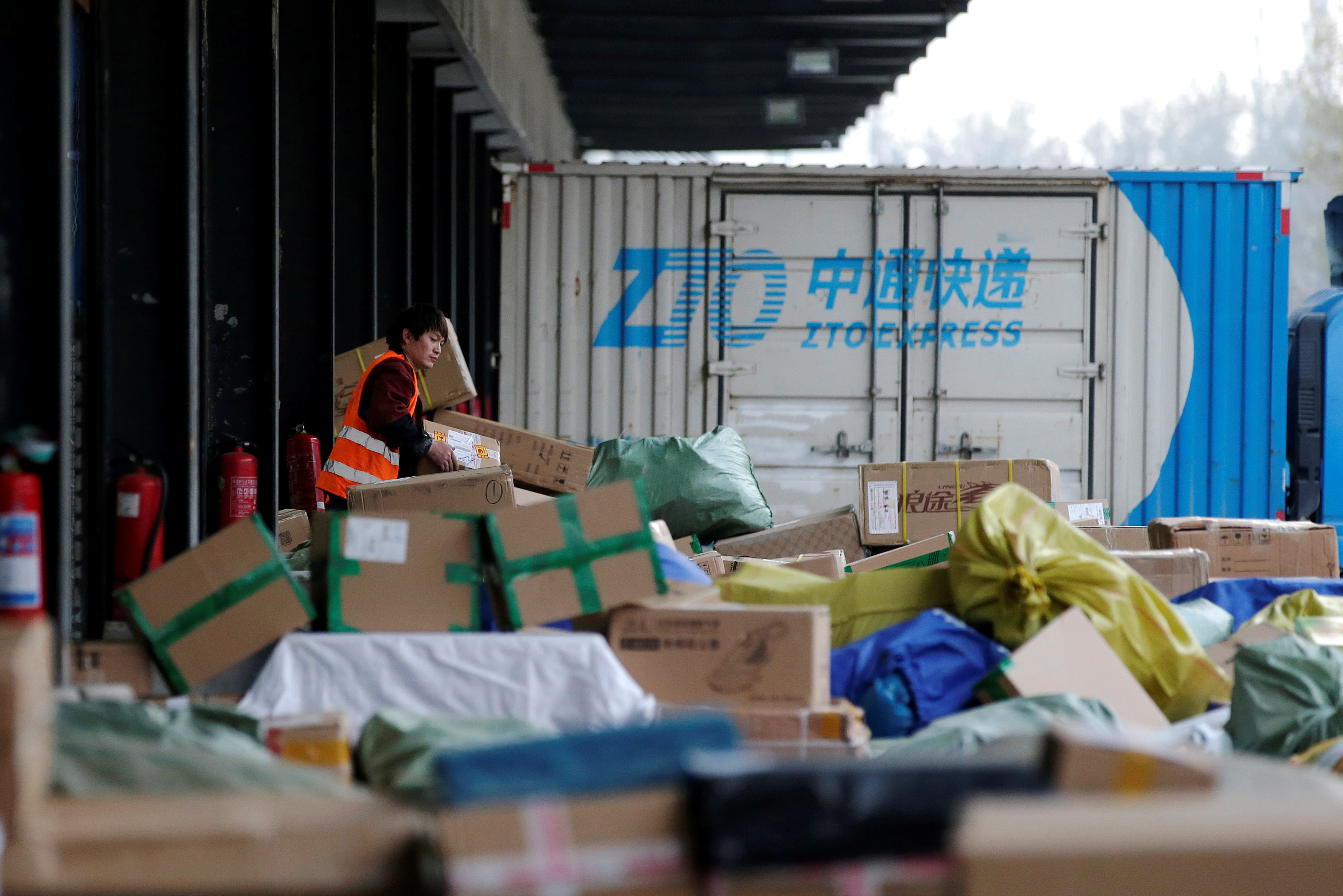 Chinese delivery firm ZTO Express raises $870 mln in convertible bonds ...