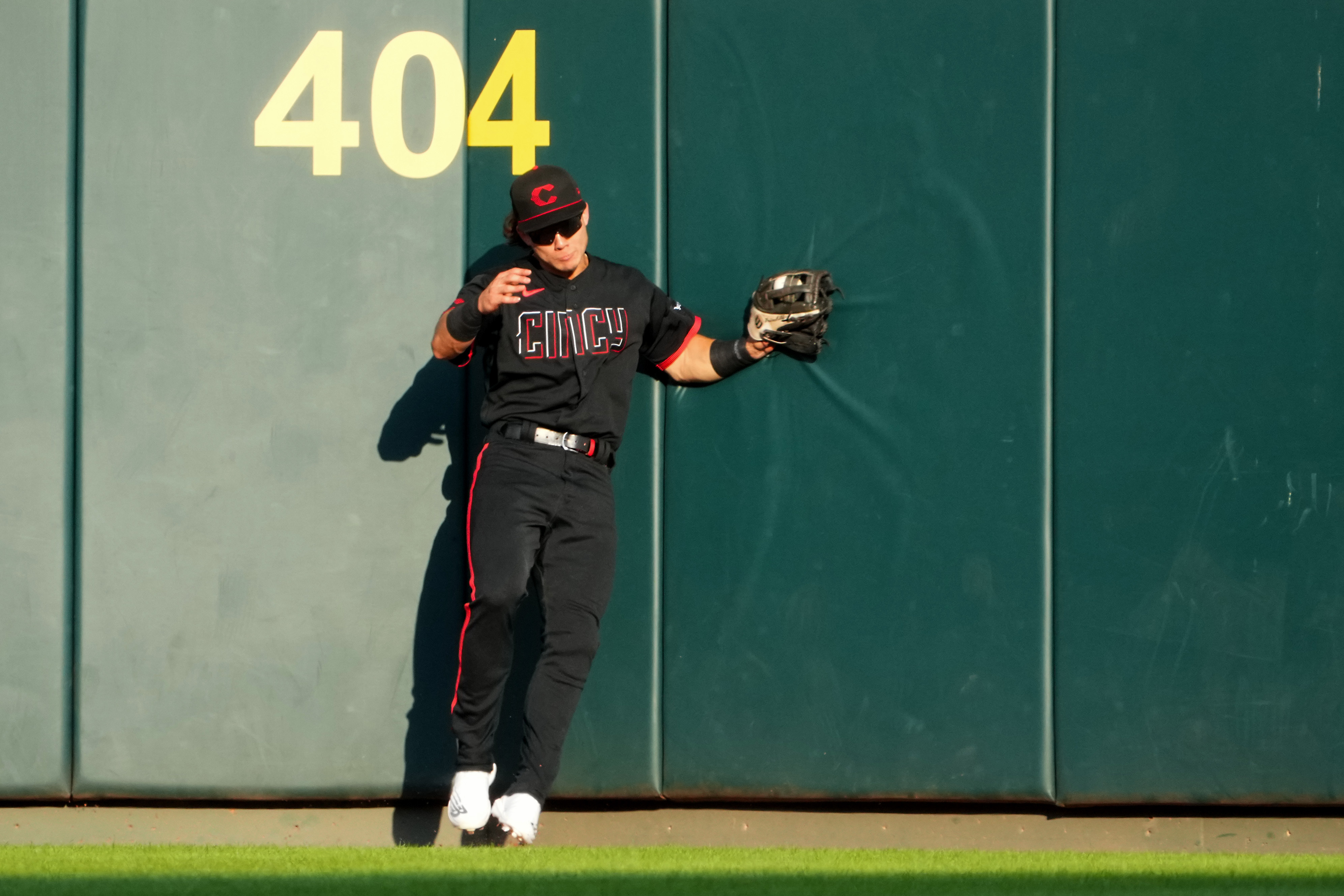 Lane Thomas slugs Nationals past Reds in 10 innings | Reuters