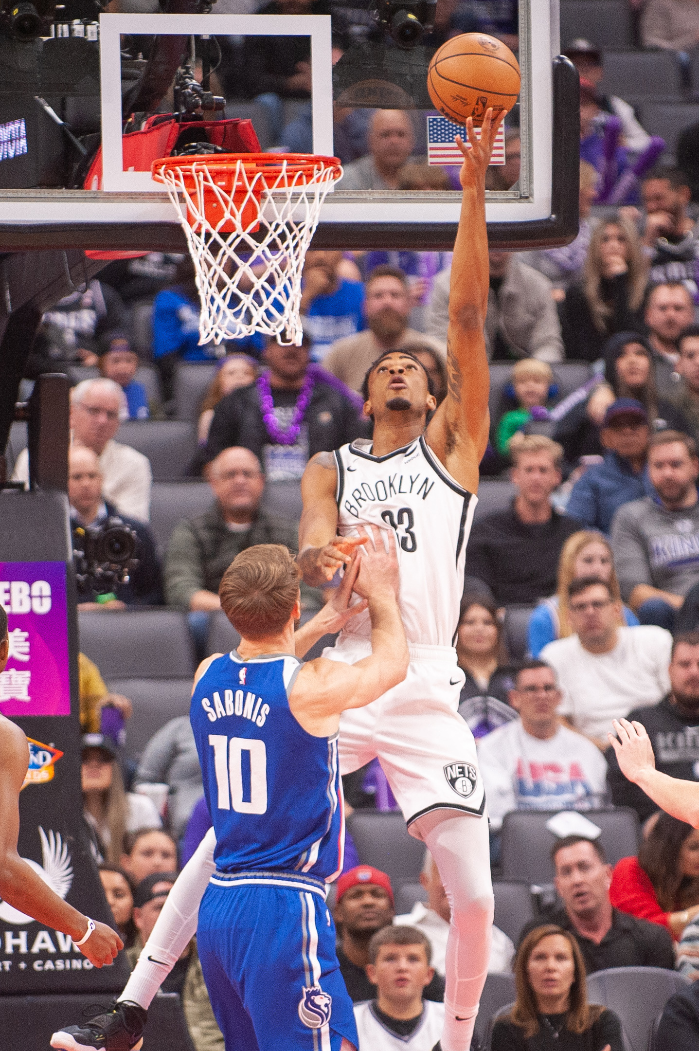 Hot-shooting Kings put away Nets | Reuters