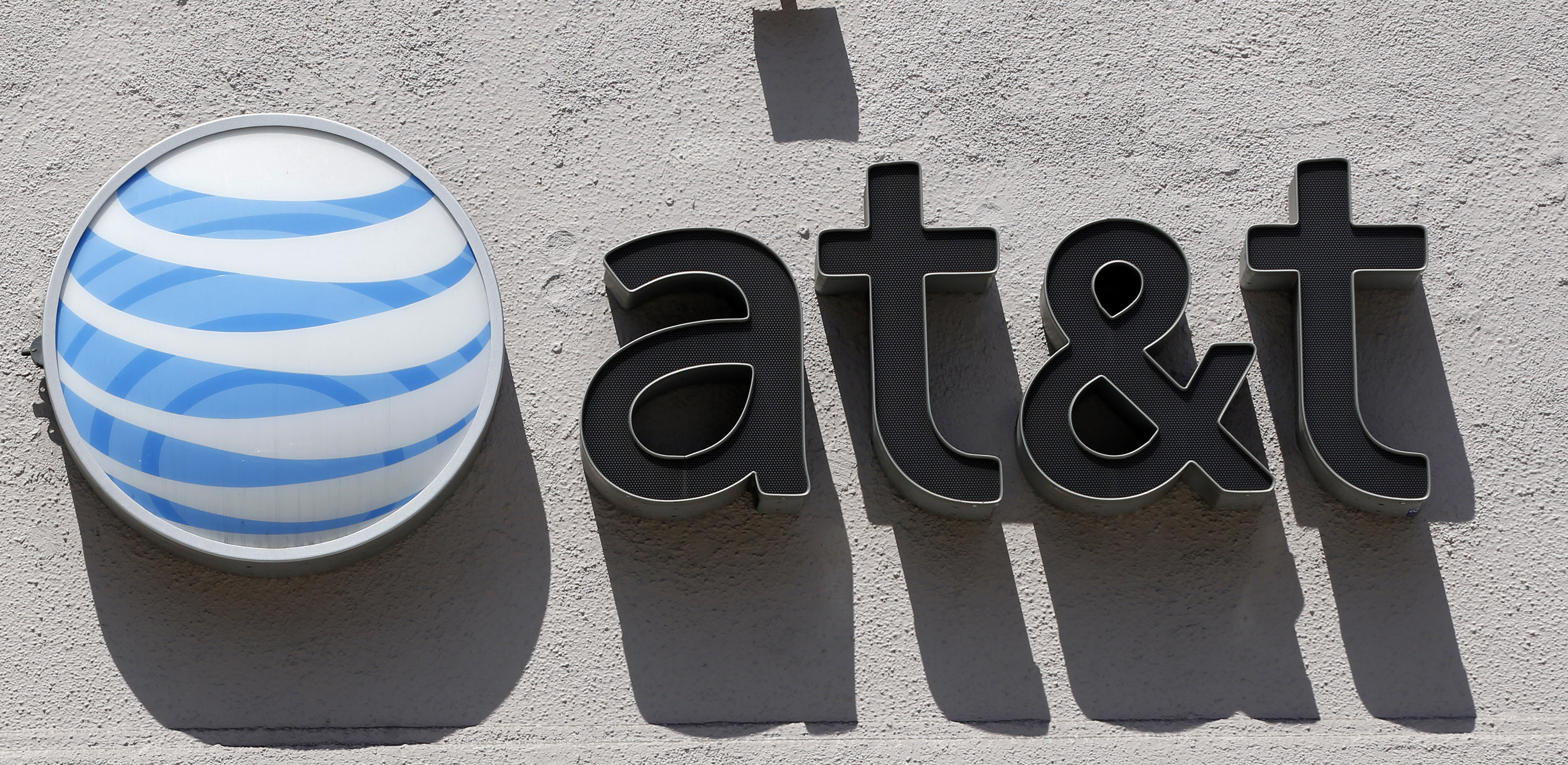 AT&T plans multi-year effort to burnish its brand image | Reuters