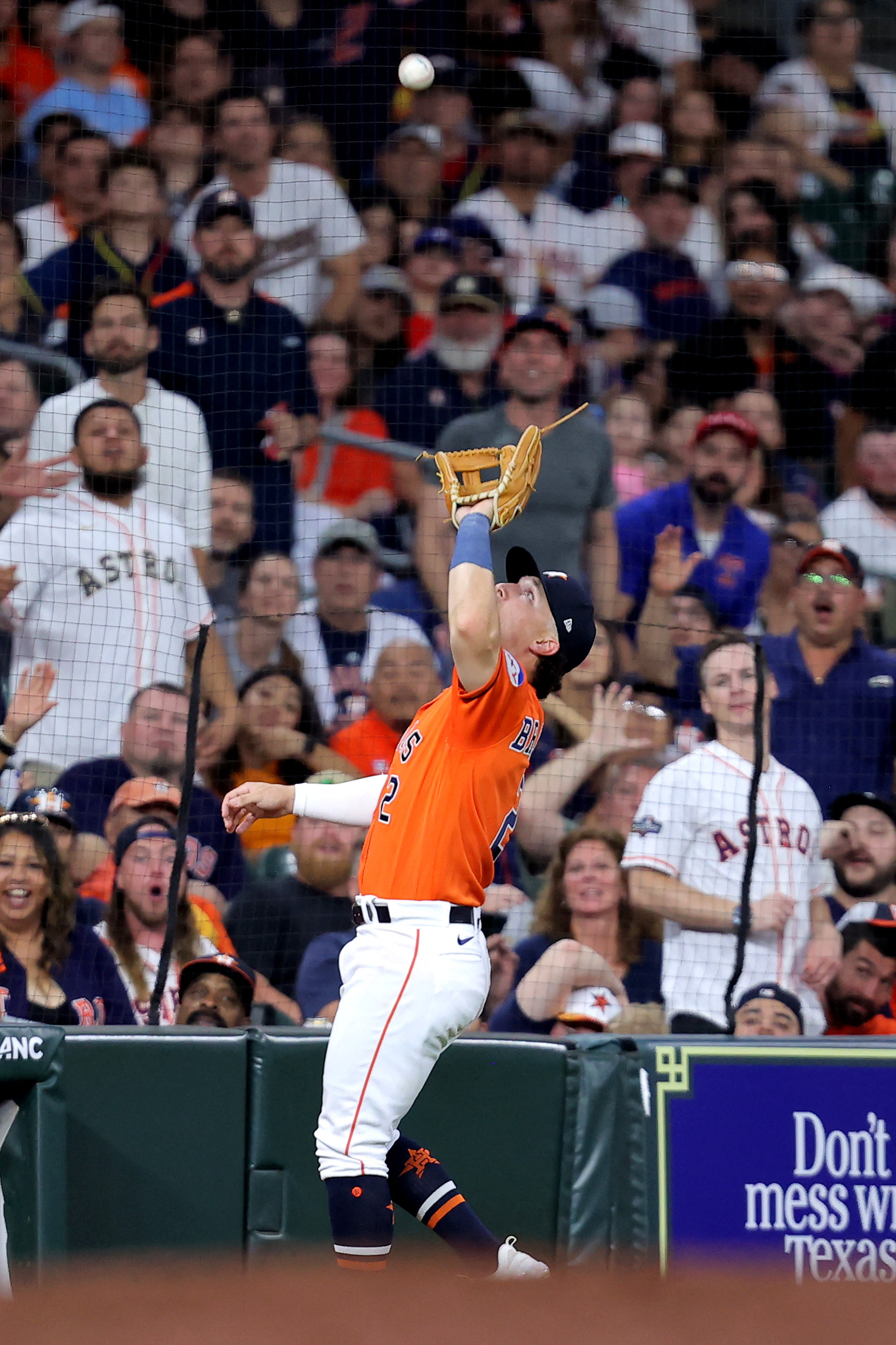 Rangers get off to fast start in win at Astros | Reuters