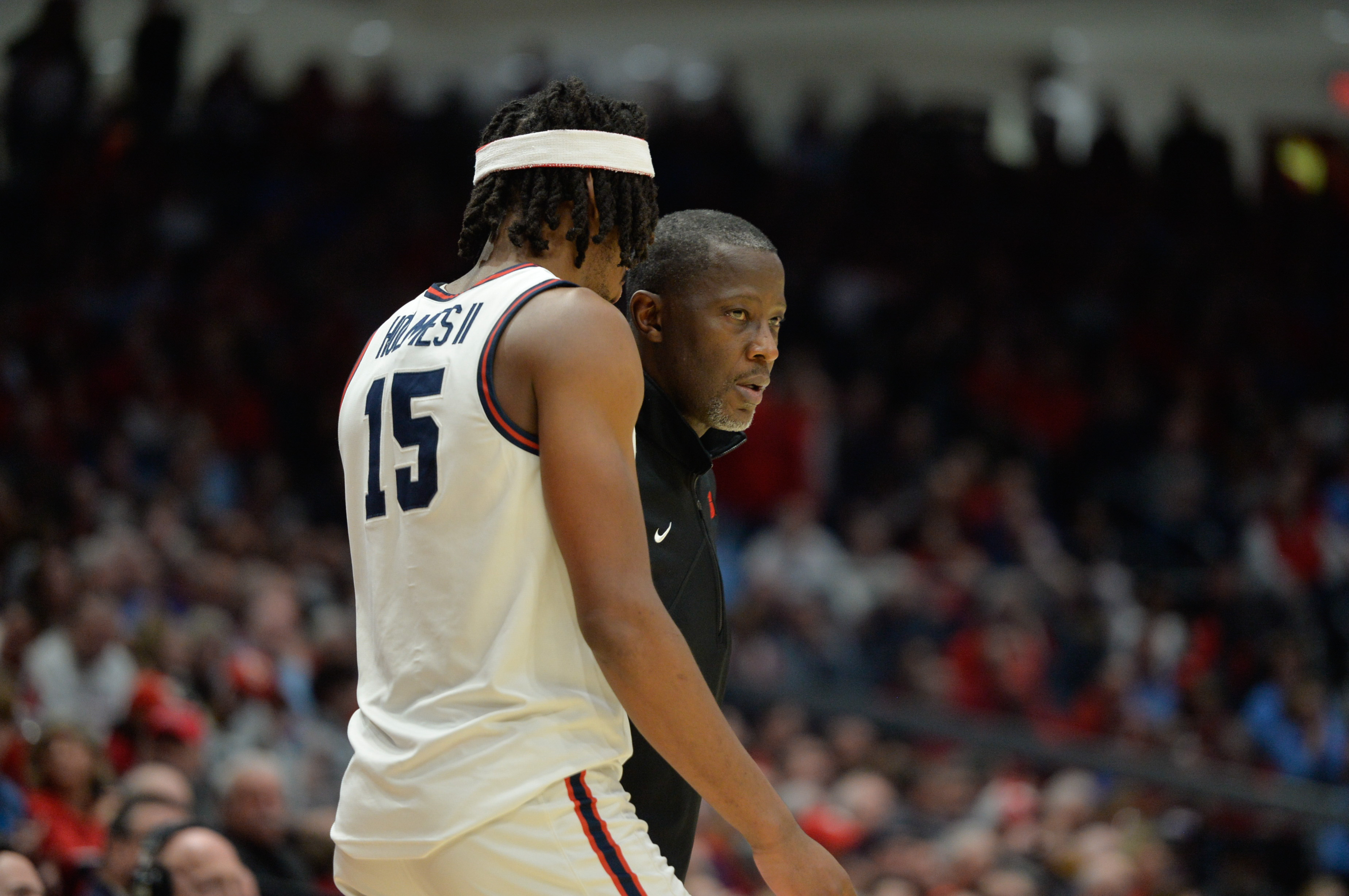 DaRon Holmes II powers No. 16 Dayton past Duquesne | Reuters