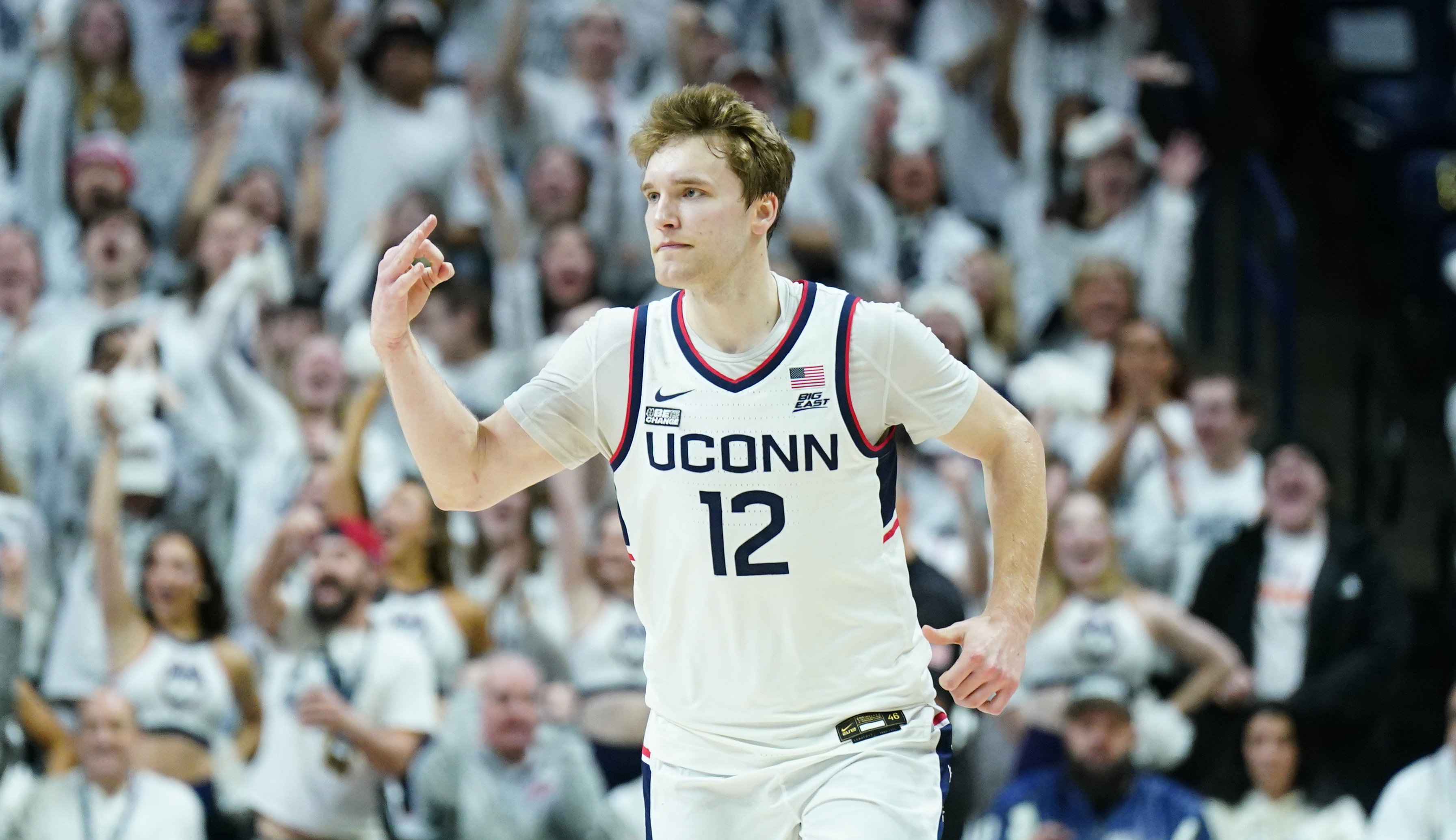 No. 1 UConn rebounds from loss, pounds Villanova | Reuters