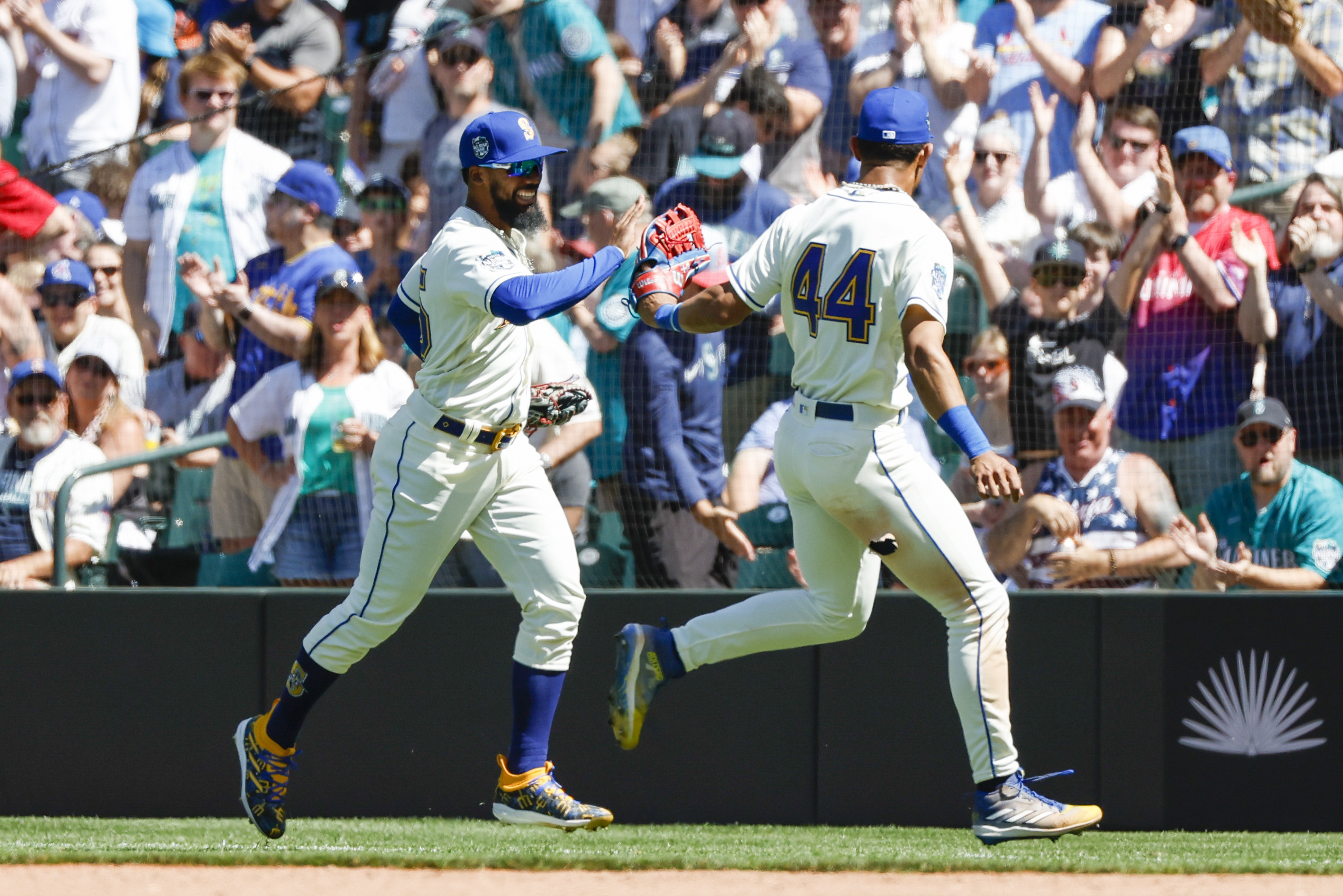 Mariners rally from 5-run deficit, edge Rays on hit-by-pitch | Reuters