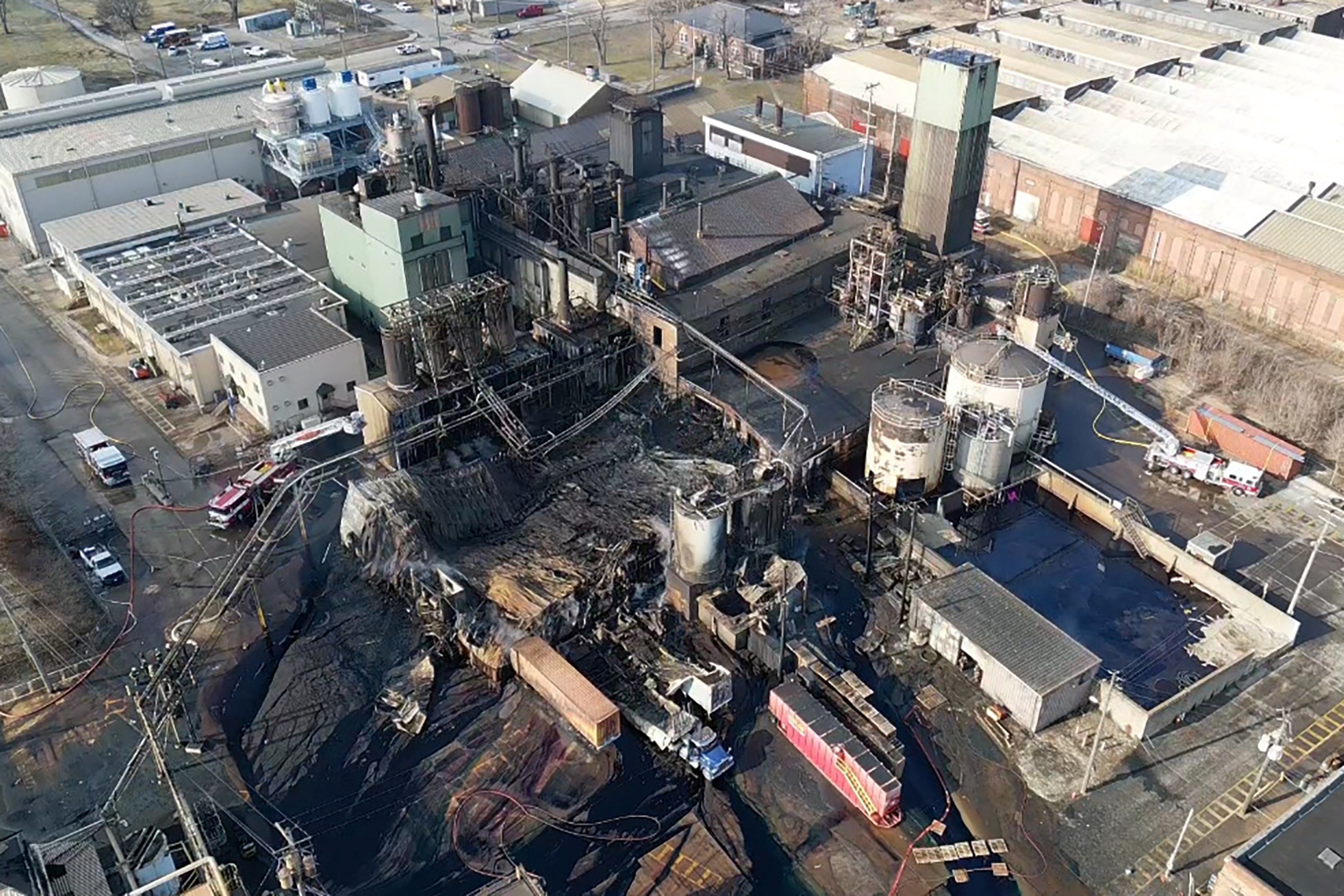 Fire rages at Illinois chemical plant, residents ordered to shelter ...