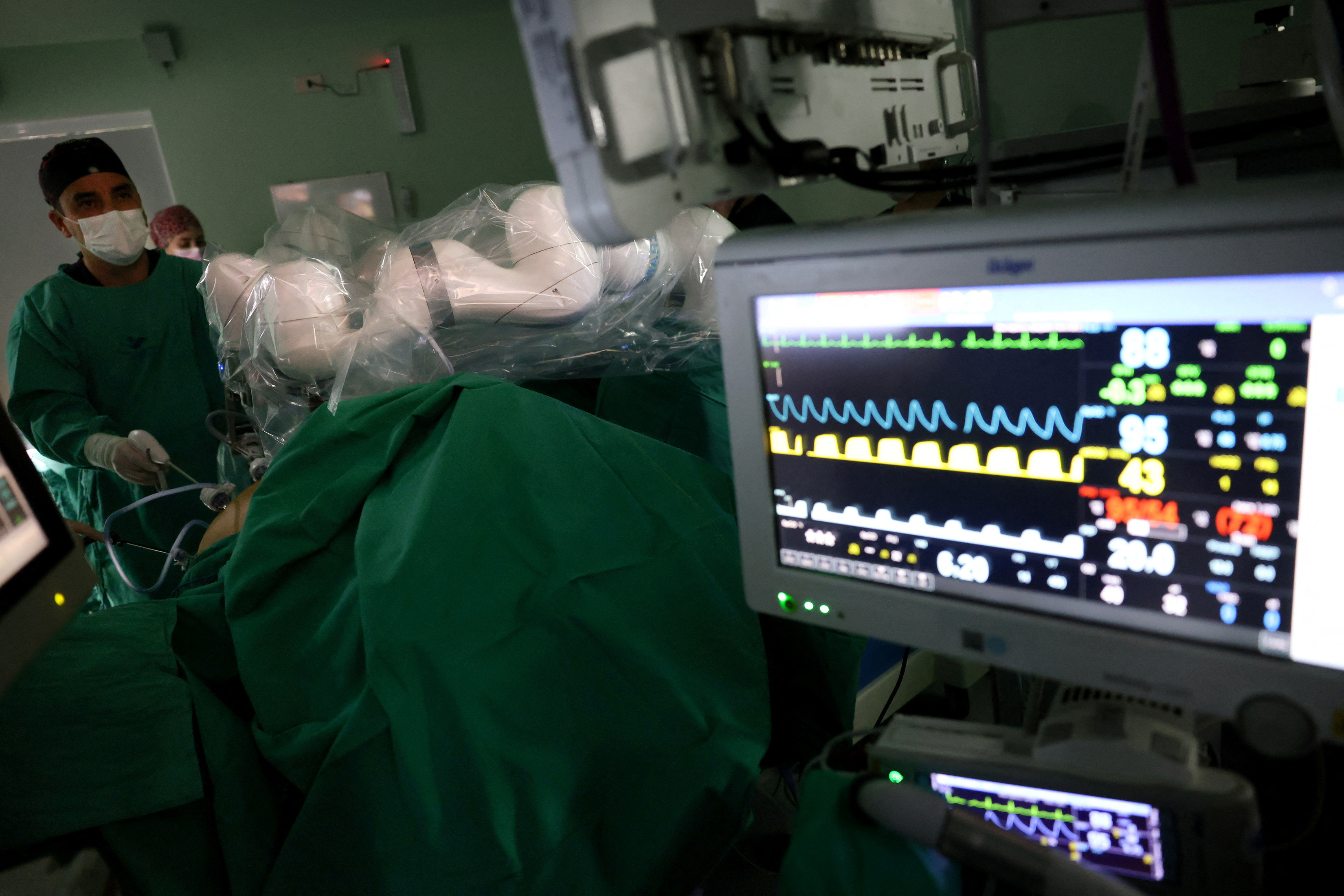 Magnetic surgical robot makes international debut in Chile hospital ...