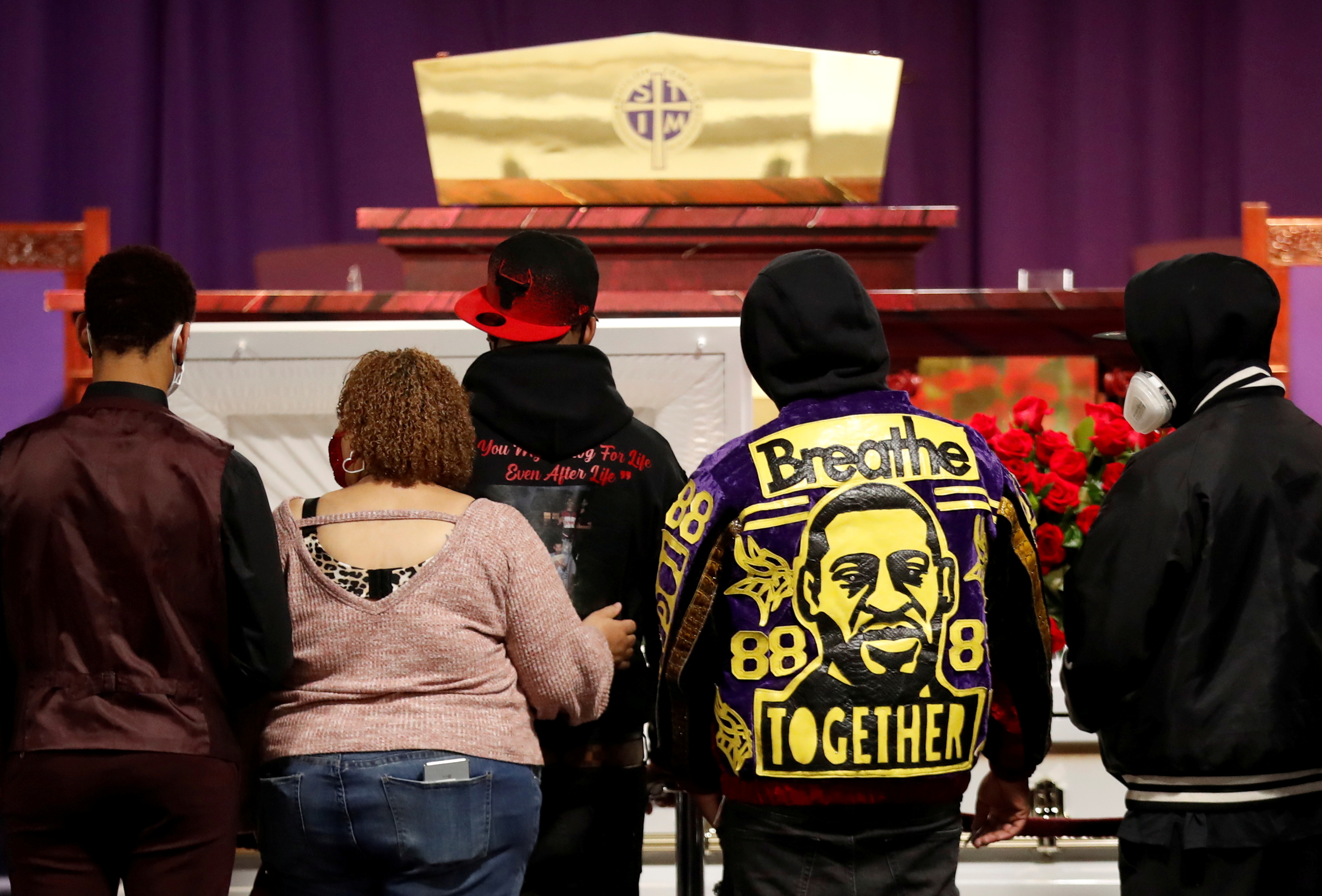 ‘I feel sadness’: Family and friends view body of Daunte Wright | Reuters