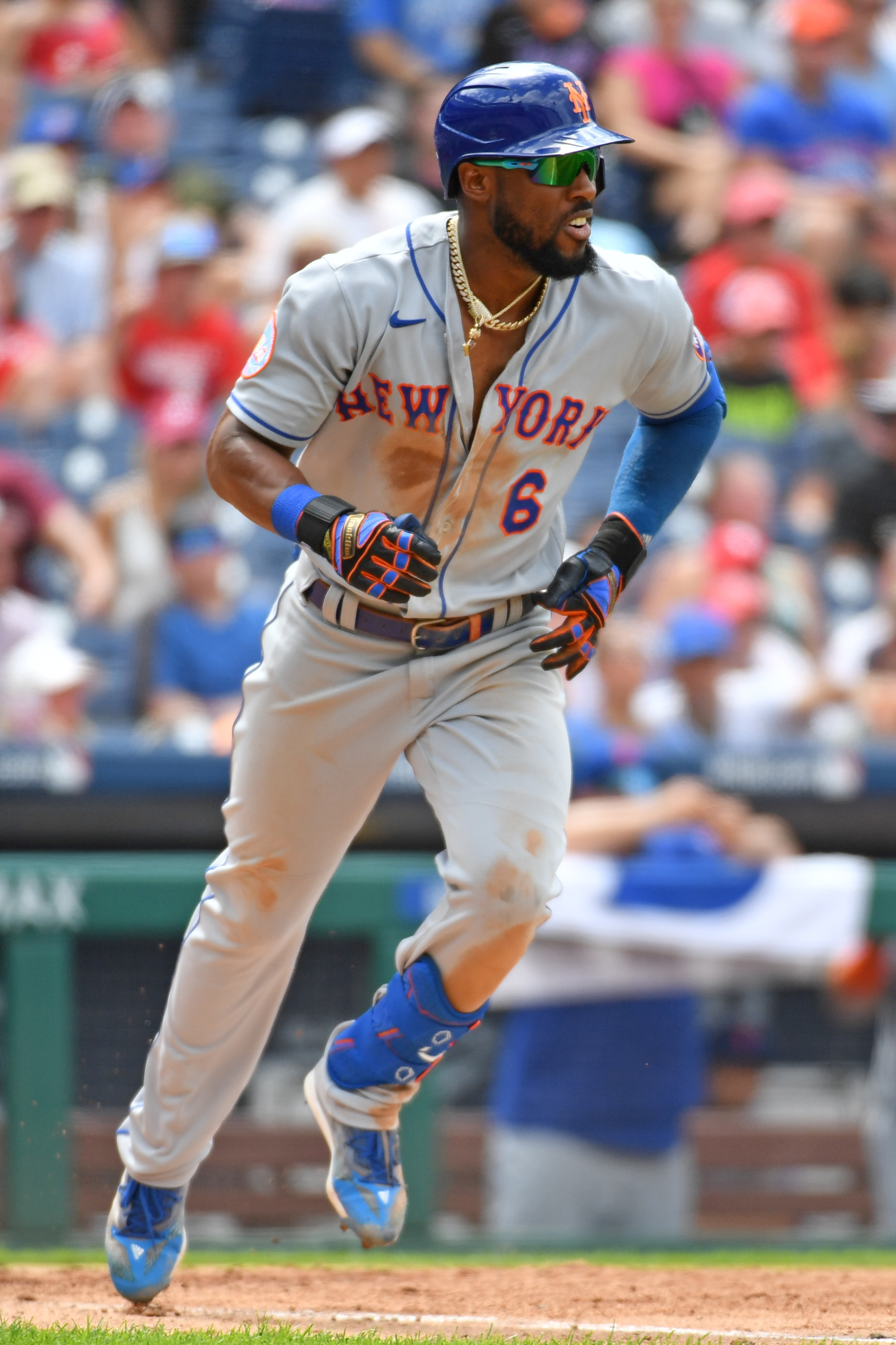 Phillies sweep Cubs, run road win streak to nine | Reuters