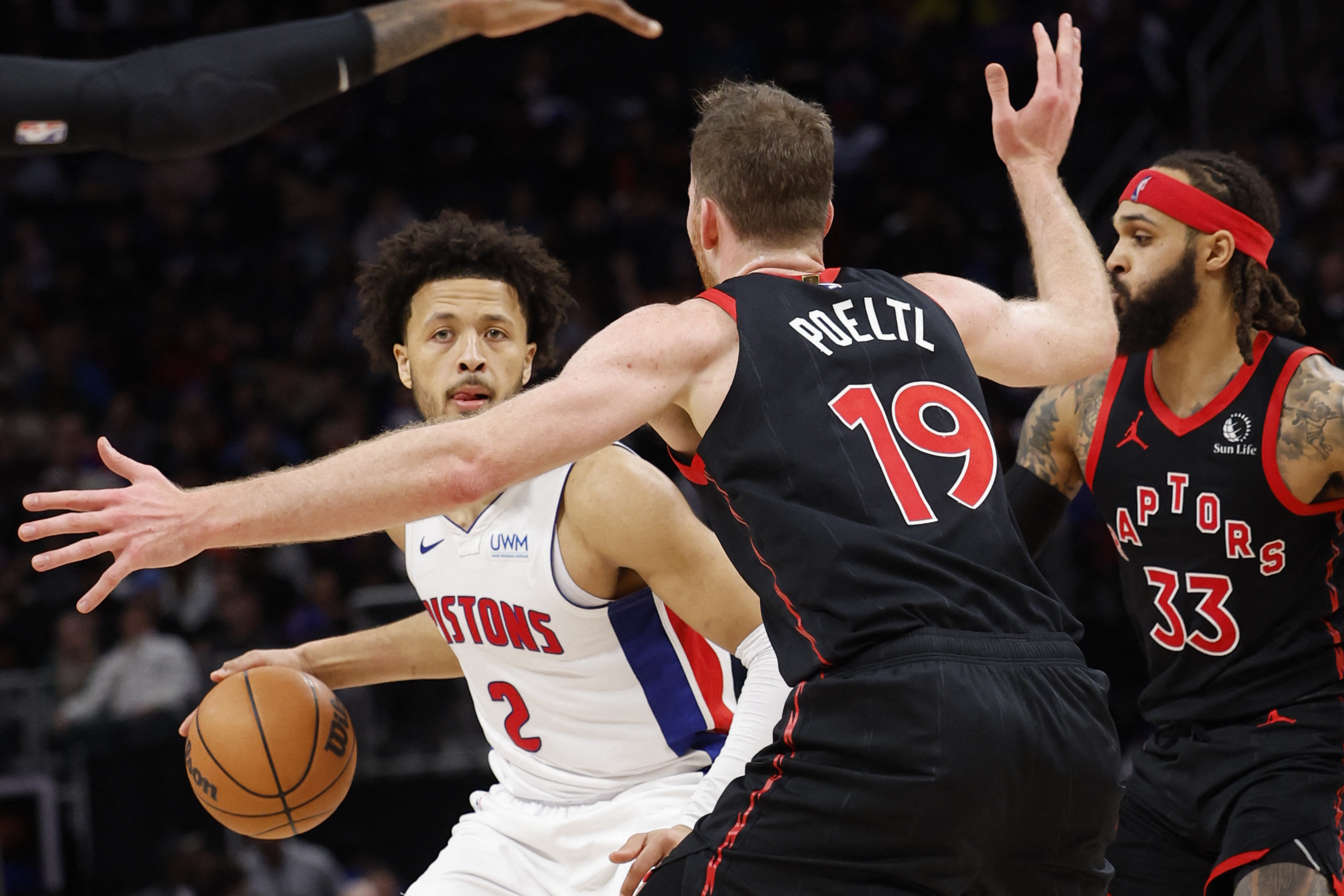 Pistons edge Raptors, end record-tying 28-game skid | Reuters