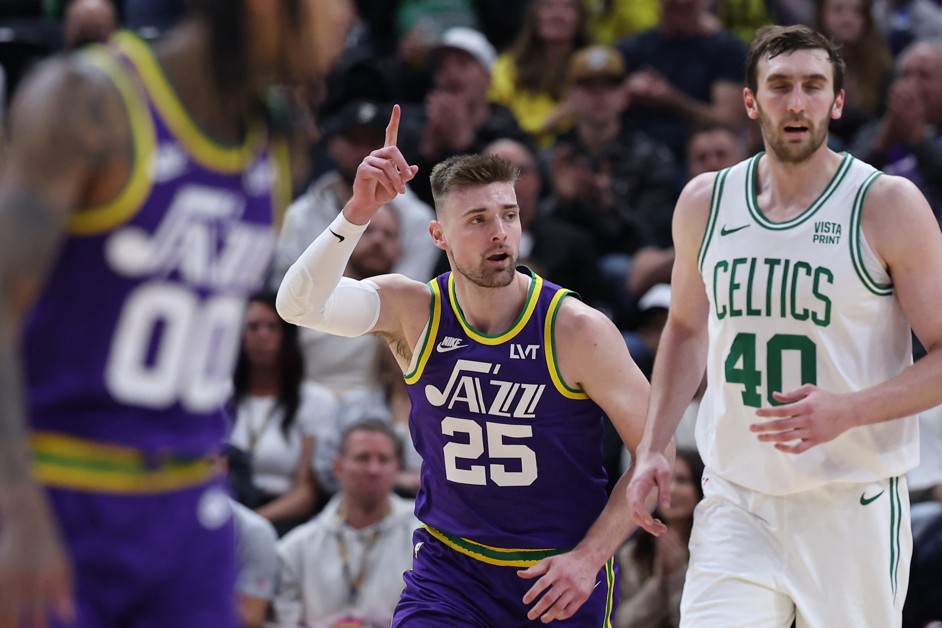 Celtics finish 5-game trip on high note, trip up Jazz | Reuters