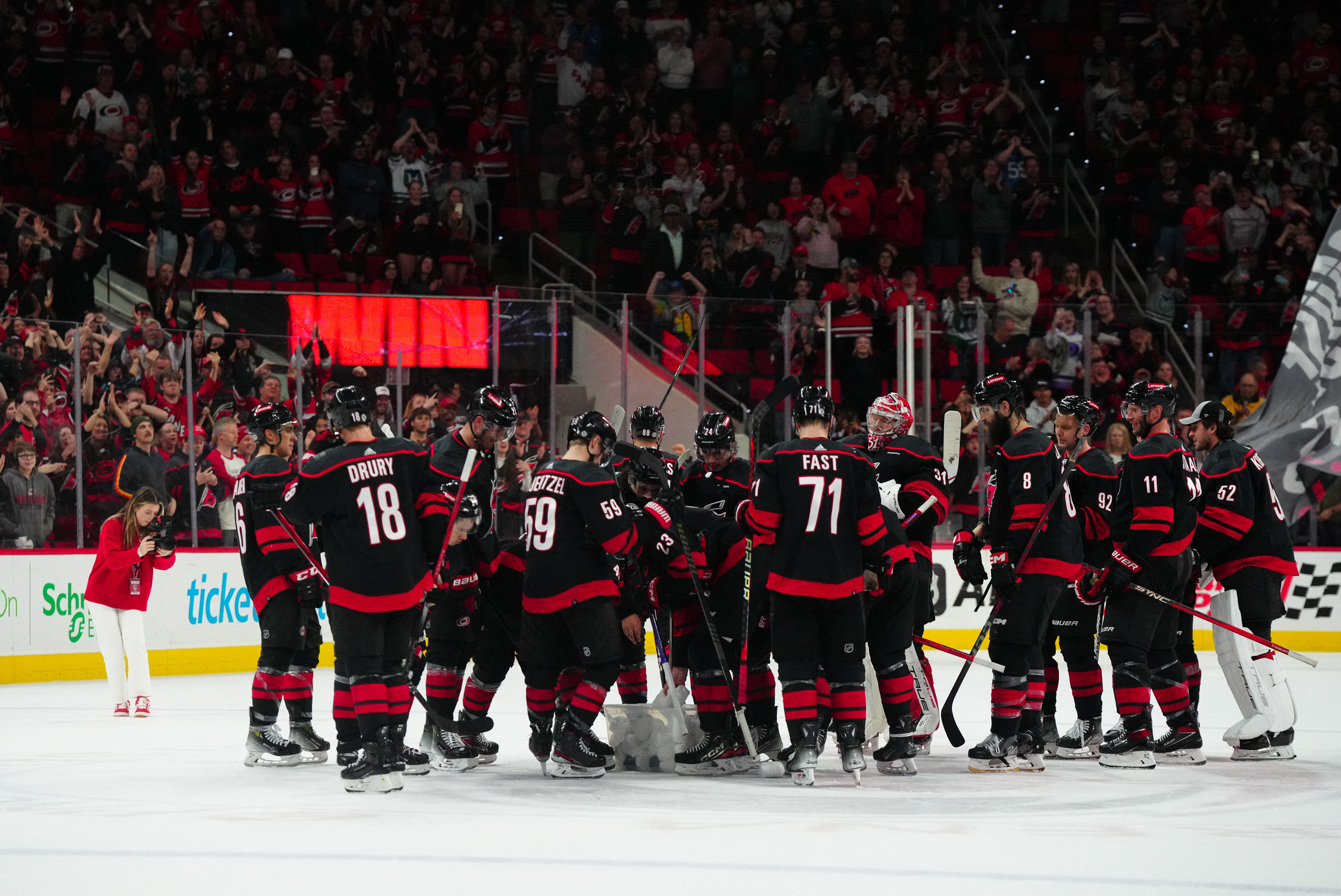 Hurricanes score early, blank Blue Jackets | Reuters