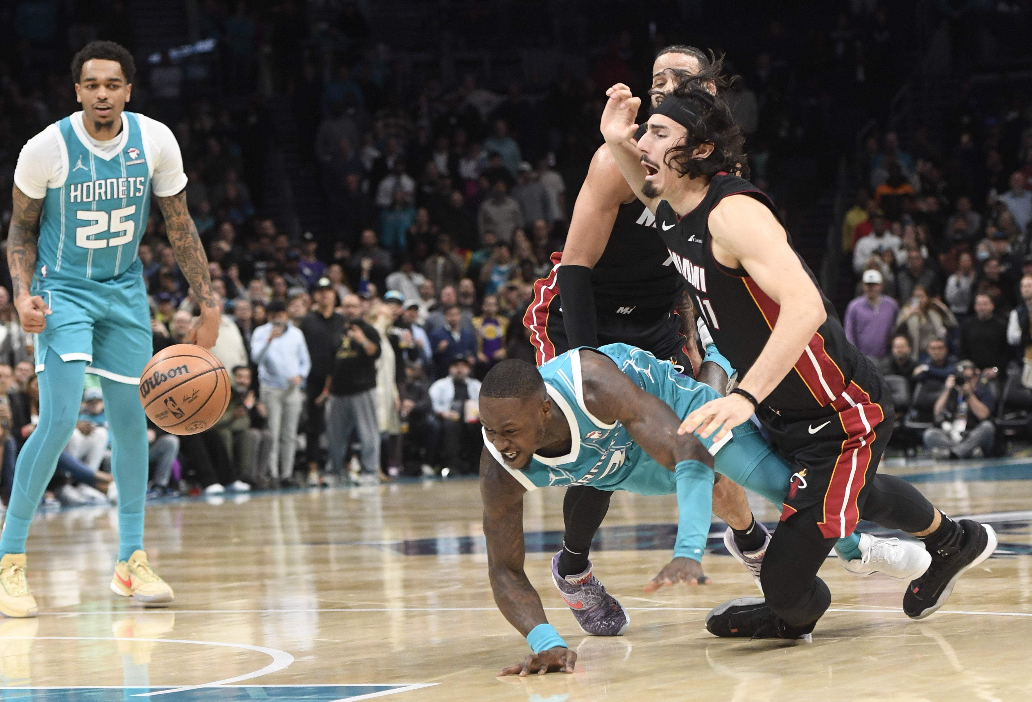 Heat Survive Late Wobble Hold Off Hornets Reuters
