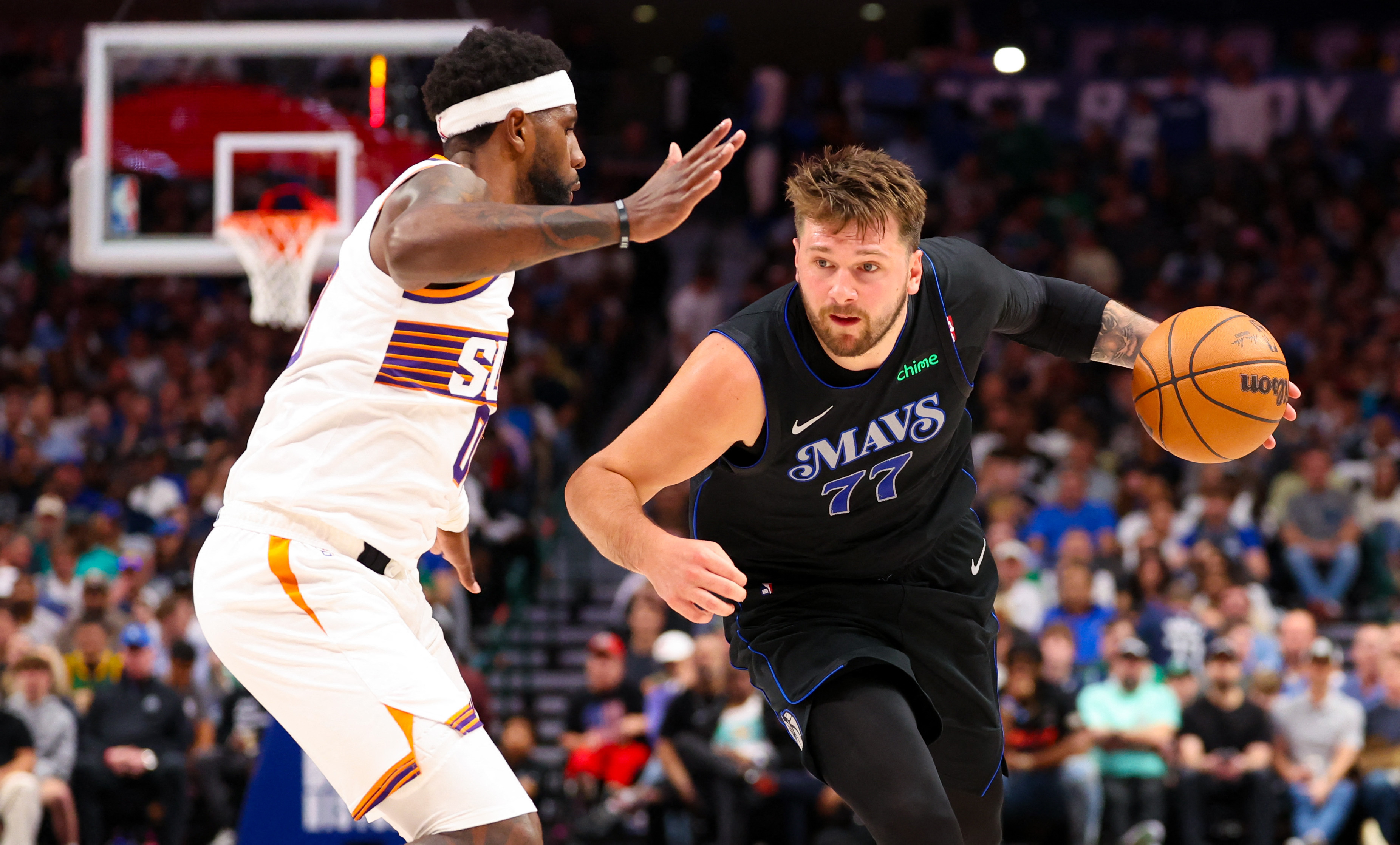 Luka Doncic scores 41 vs. Suns, Mavs win 7th straight | Reuters