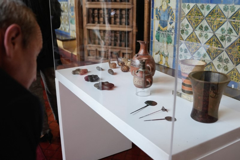 Peru reclaims ancient pre-Hispanic objects dating back 2,000 years ...