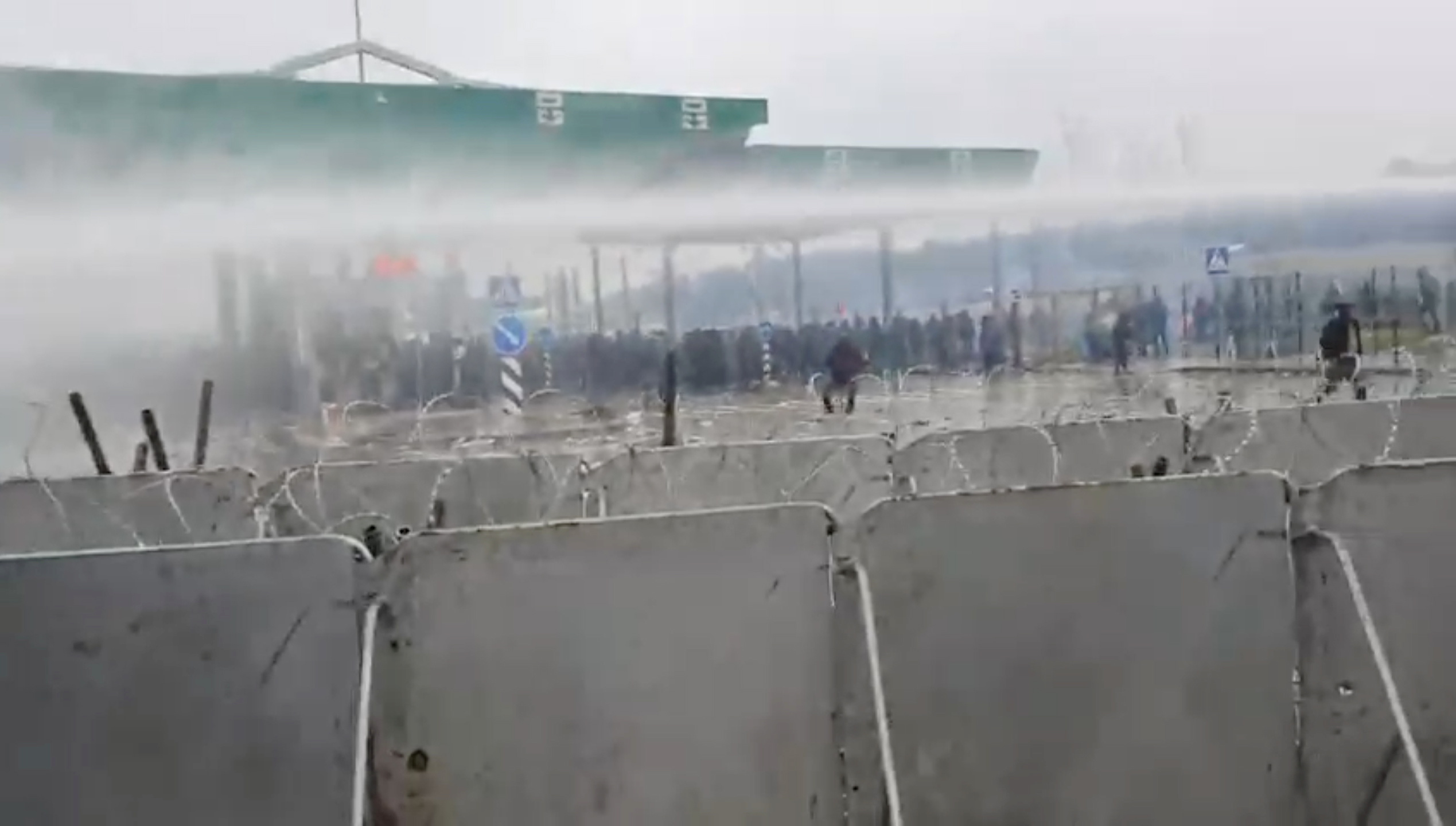 Poland turns water cannon on rock-throwing migrants at Belarus border ...