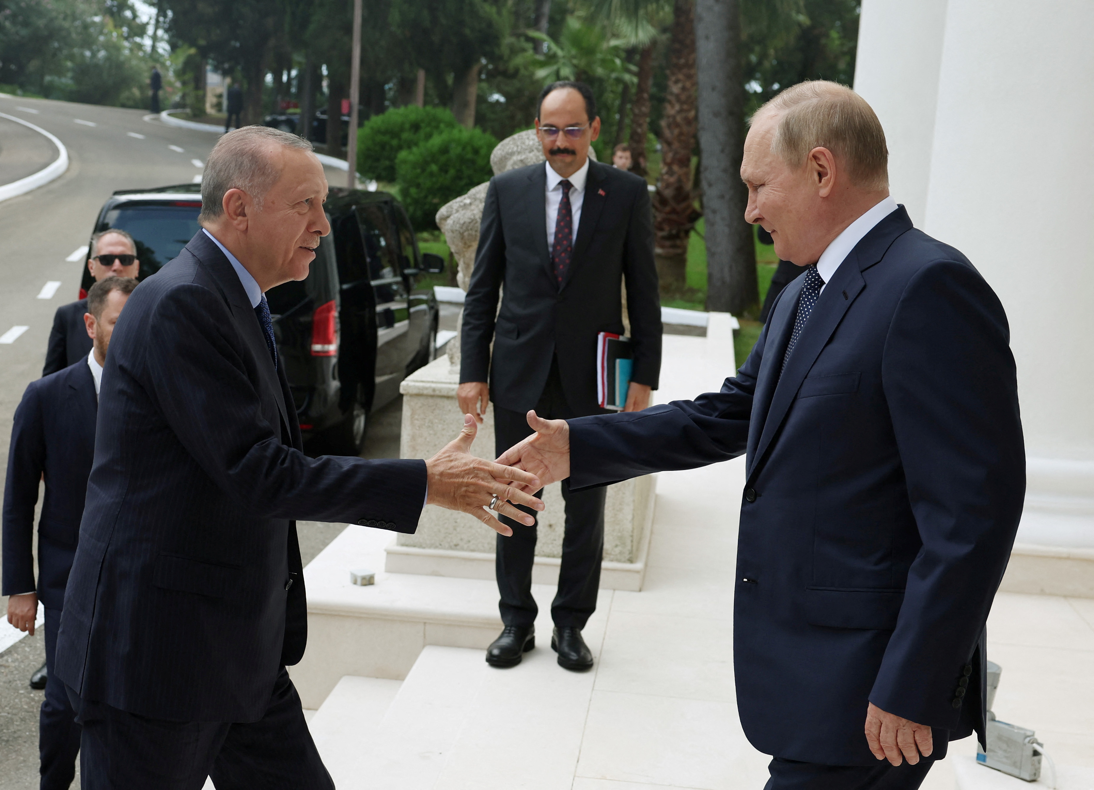 Putin and Erdogan contacts underline complex Russia-Turkey ties | Reuters