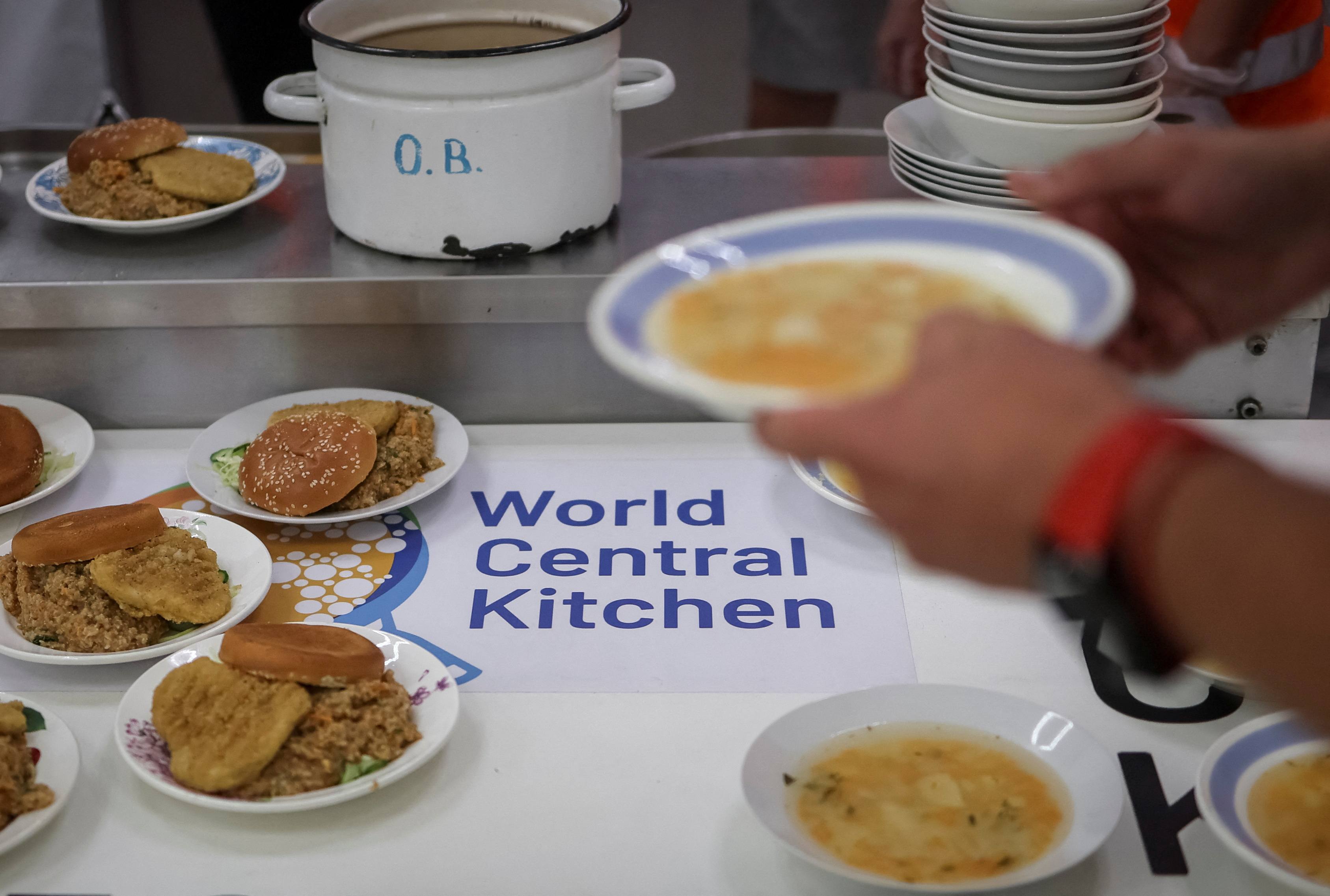 Chef Andres urges unity on Ukraine food aid ahead of harsh winter | Reuters