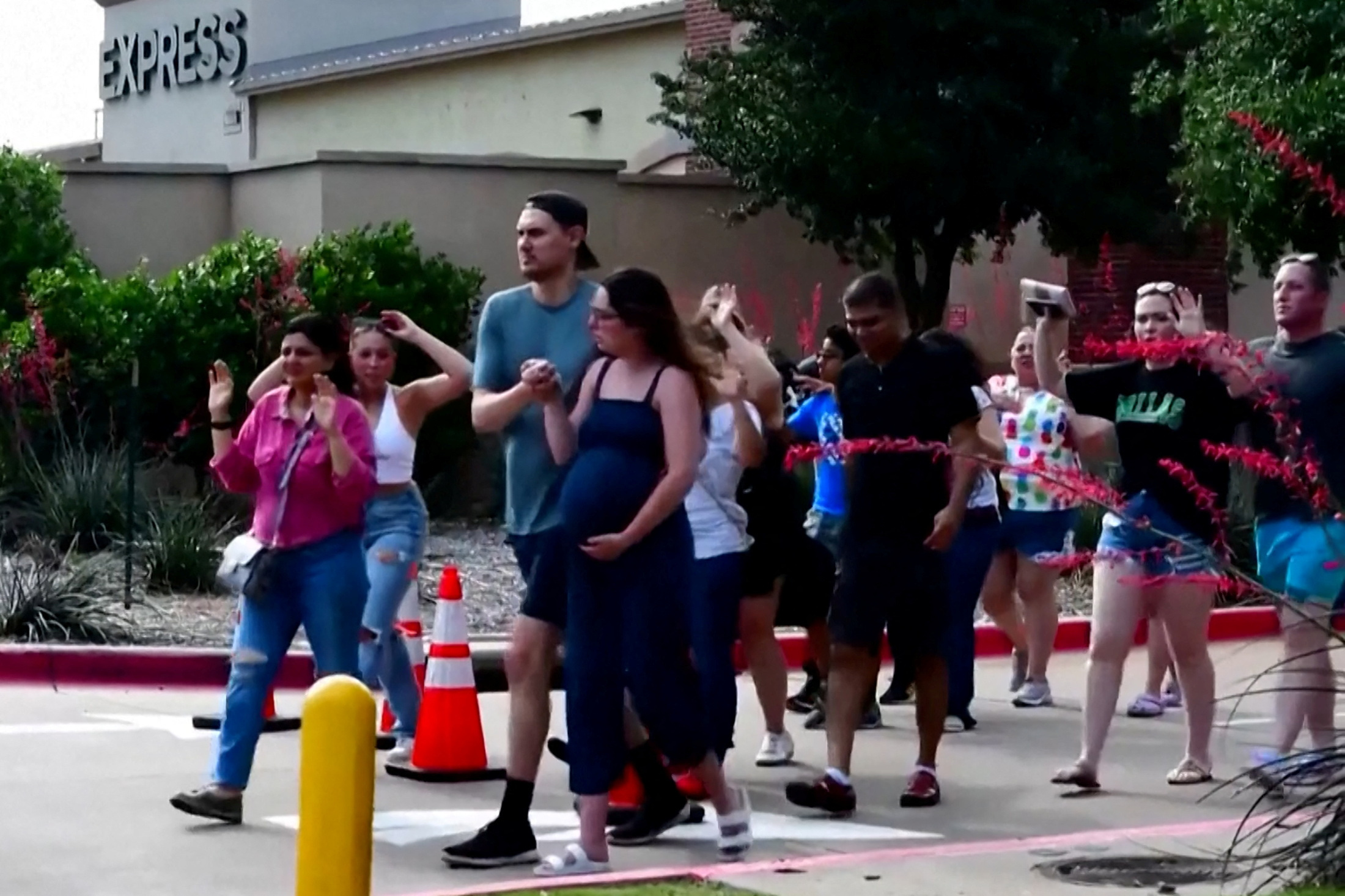 At least 8 people killed by gunman at Texas mall, police kill shooter ...