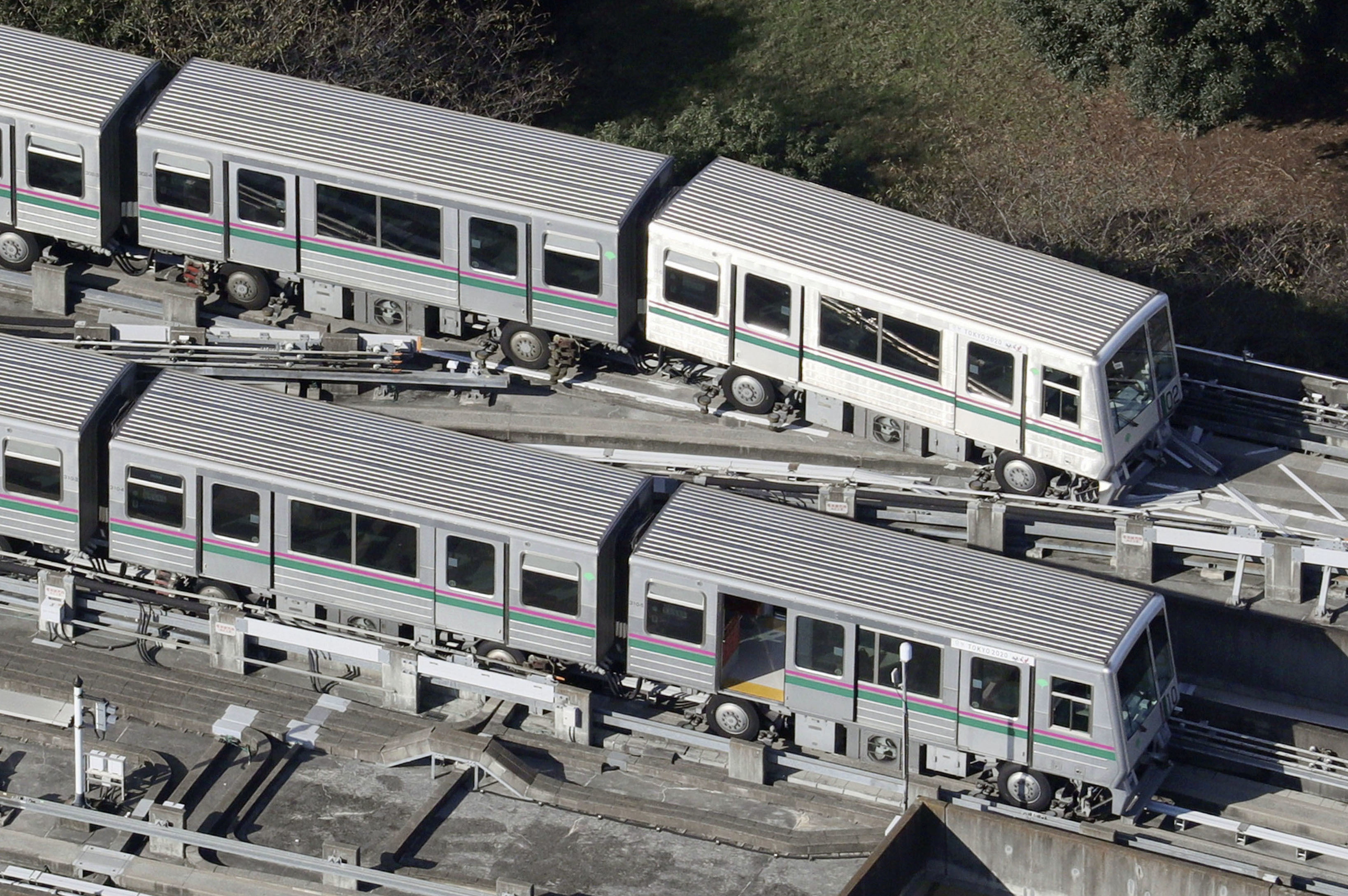 Tokyo trains crowded but little other damage day after strong quake ...