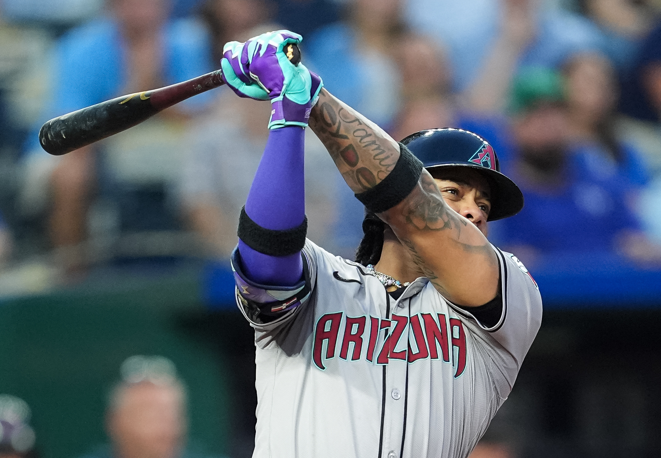 Diamondbacks score early, even series with Royals | Reuters