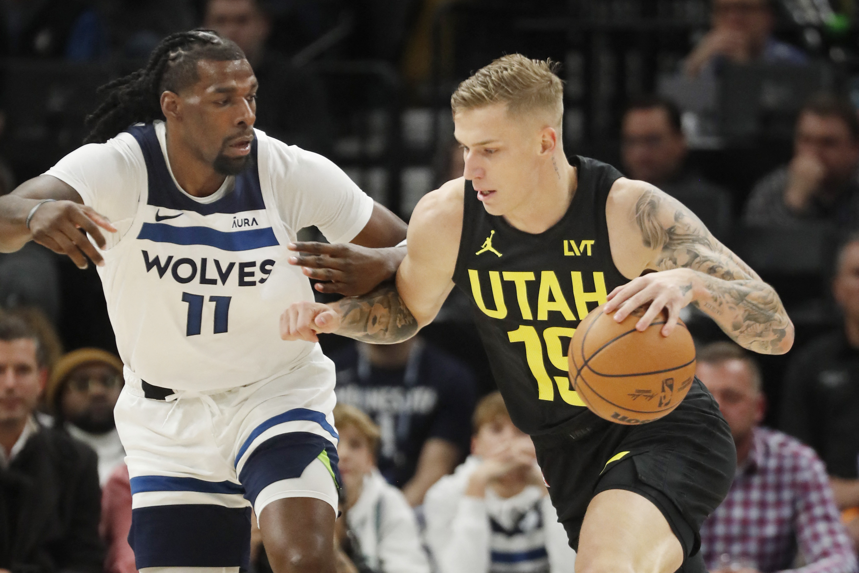 Wolves' third-quarter surge sends Jazz to defeat | Reuters