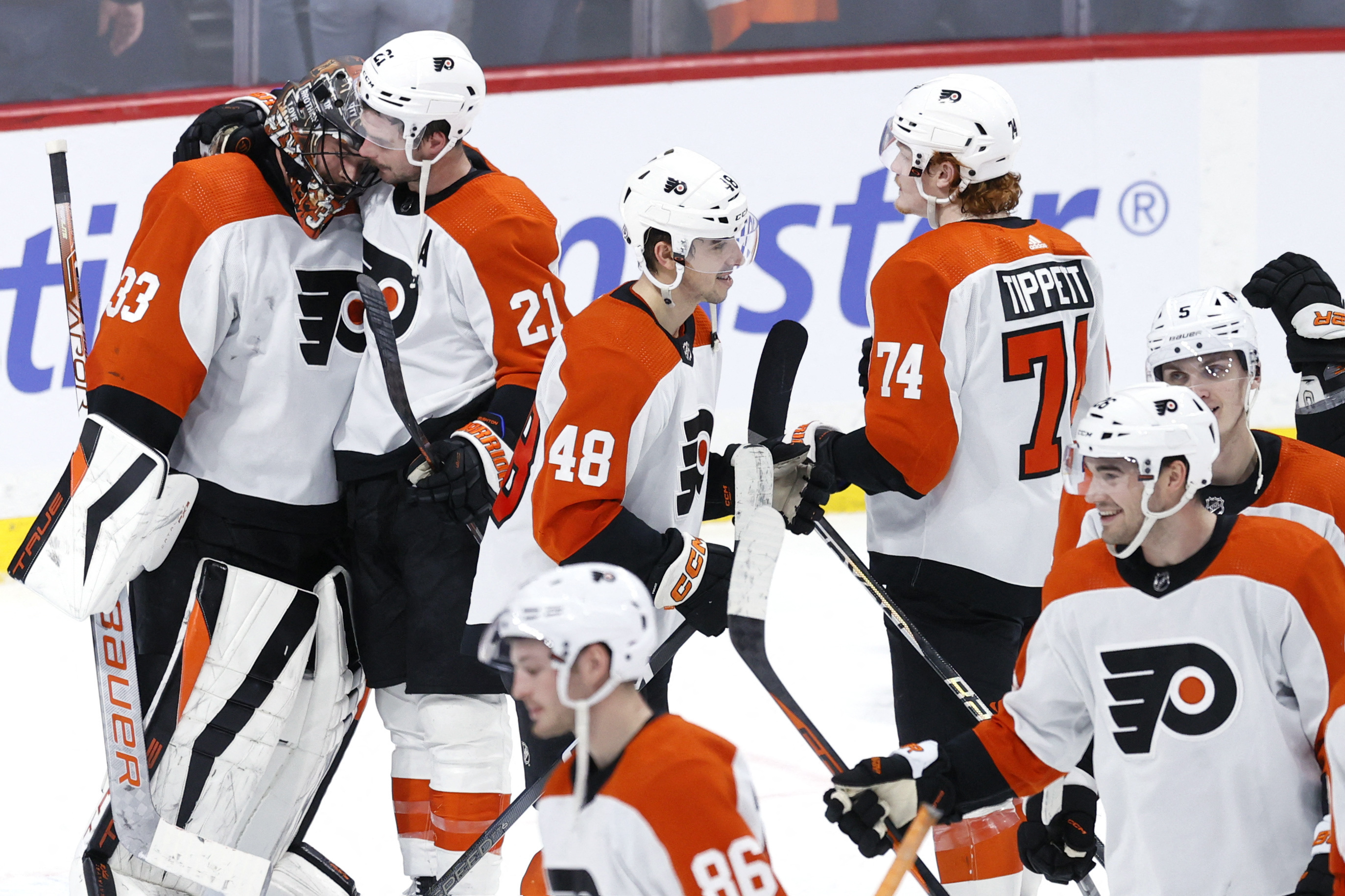 Flyers end Jets' franchise-record 8-game win streak | Reuters