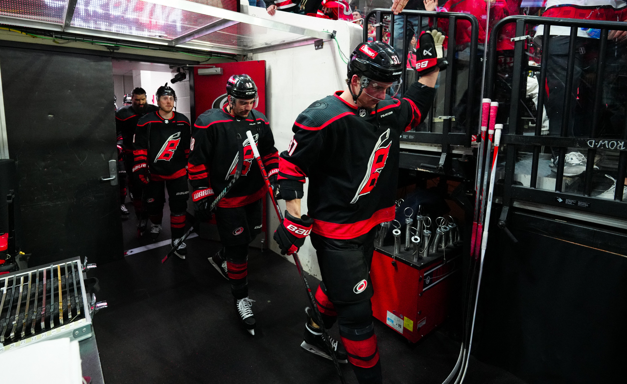 Hurricanes score early, blank Blue Jackets | Reuters