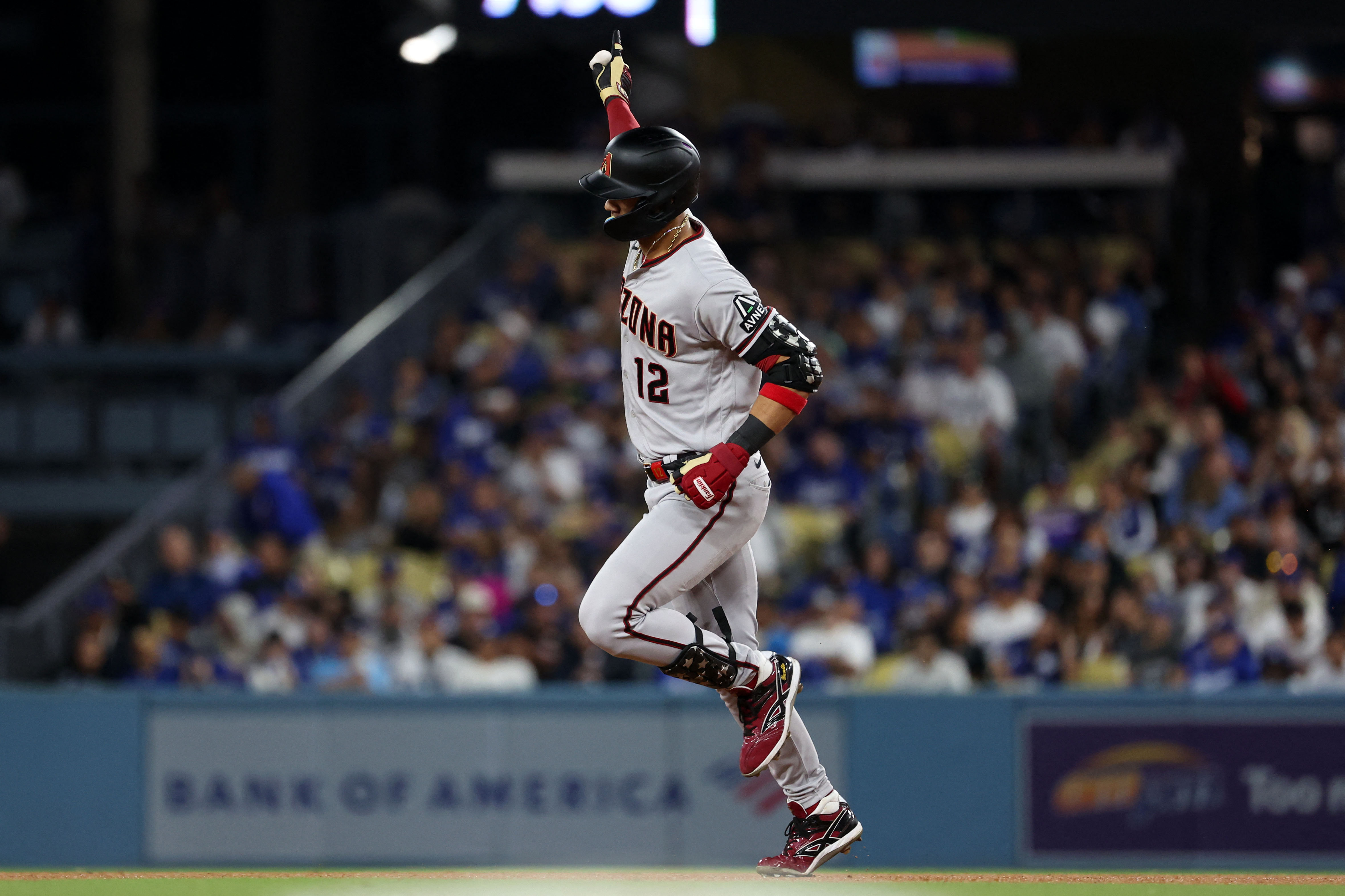 More 1st-inning magic sends D-backs to 2-0 edge on Dodgers | Reuters