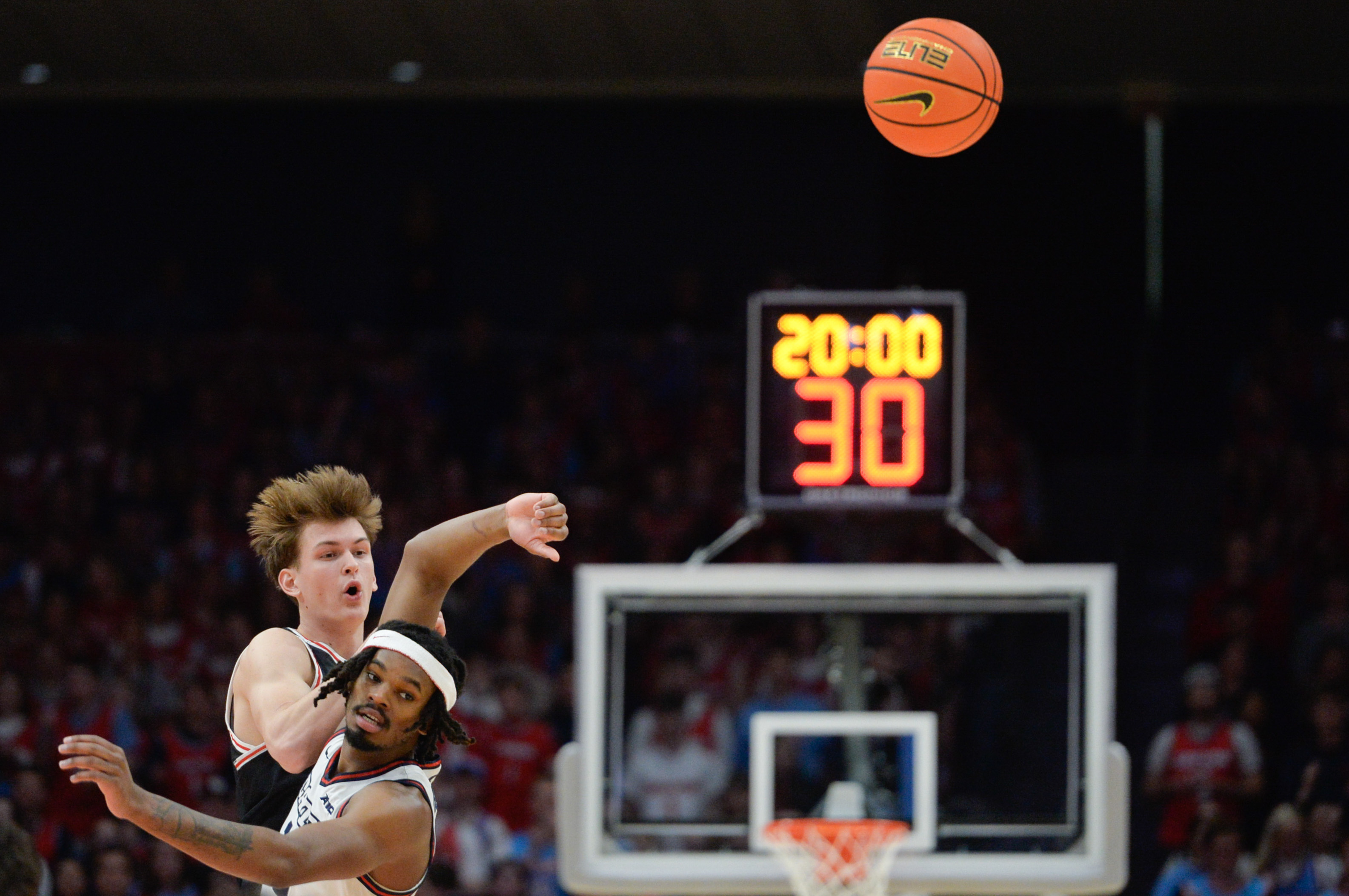 Des Watson guides Loyola Chicago past No. 21 Dayton | Reuters