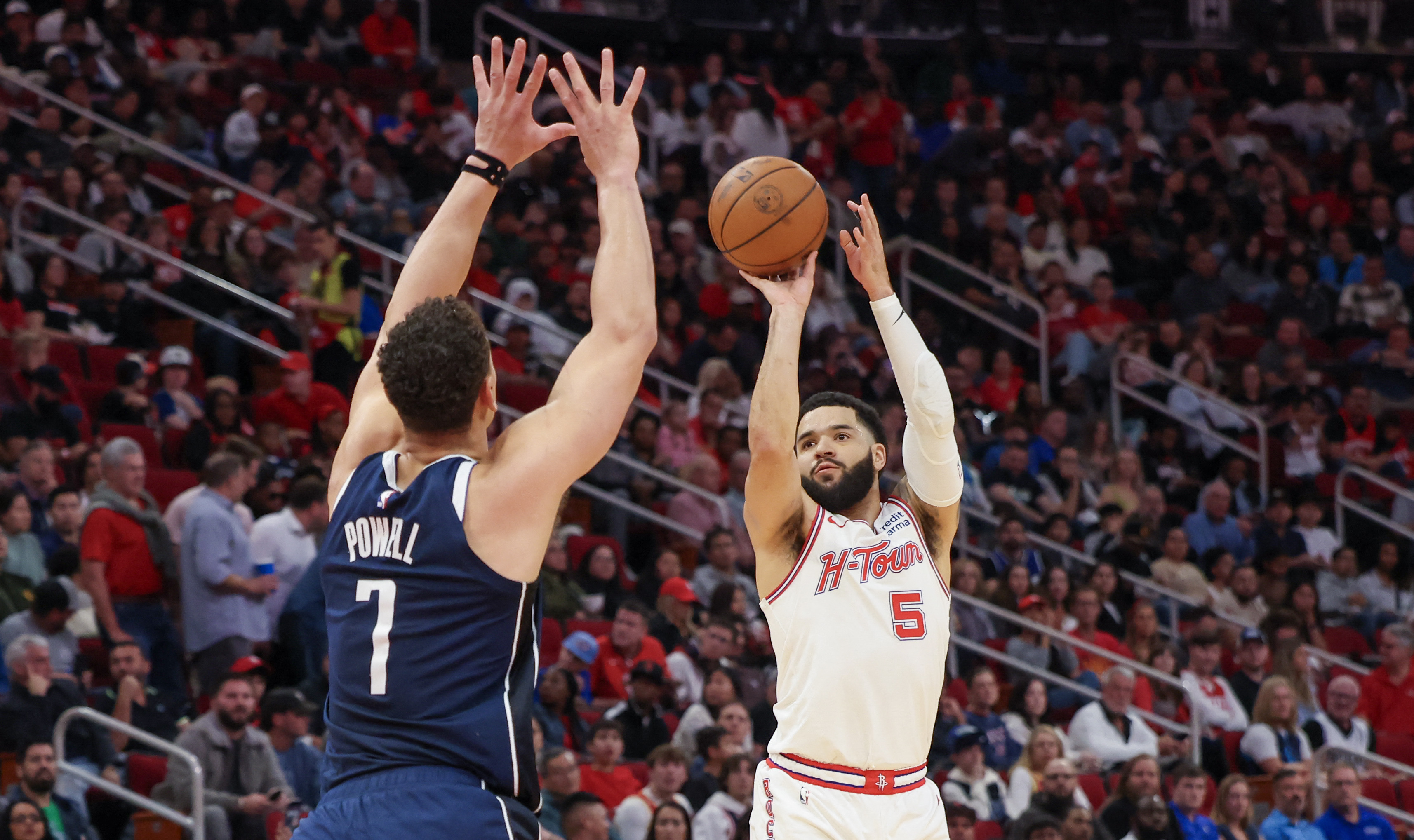 Rockets easily dispatch short-handed Mavericks | Reuters