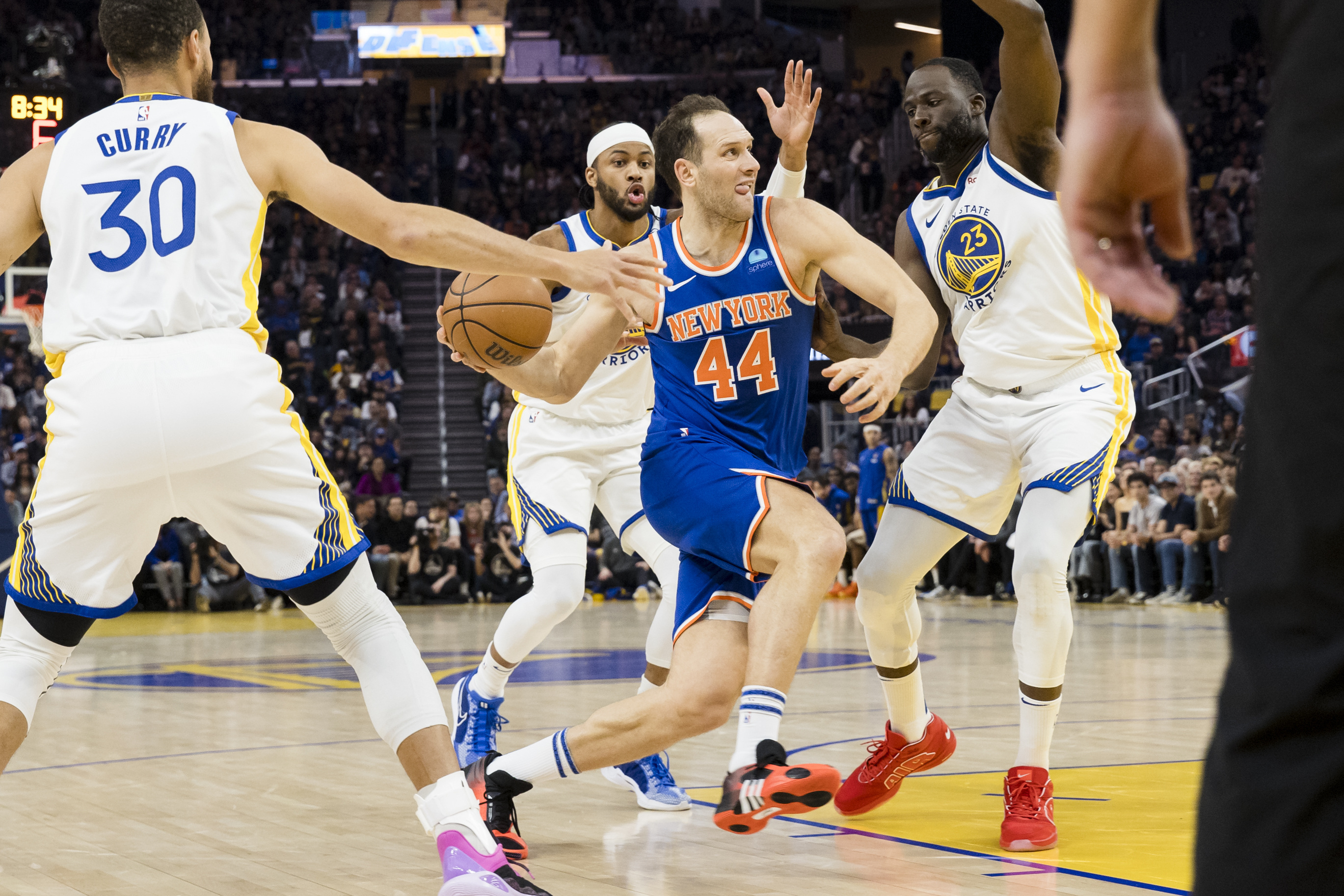 Backcourt duo carries Knicks over Warriors, 119-112 | Reuters