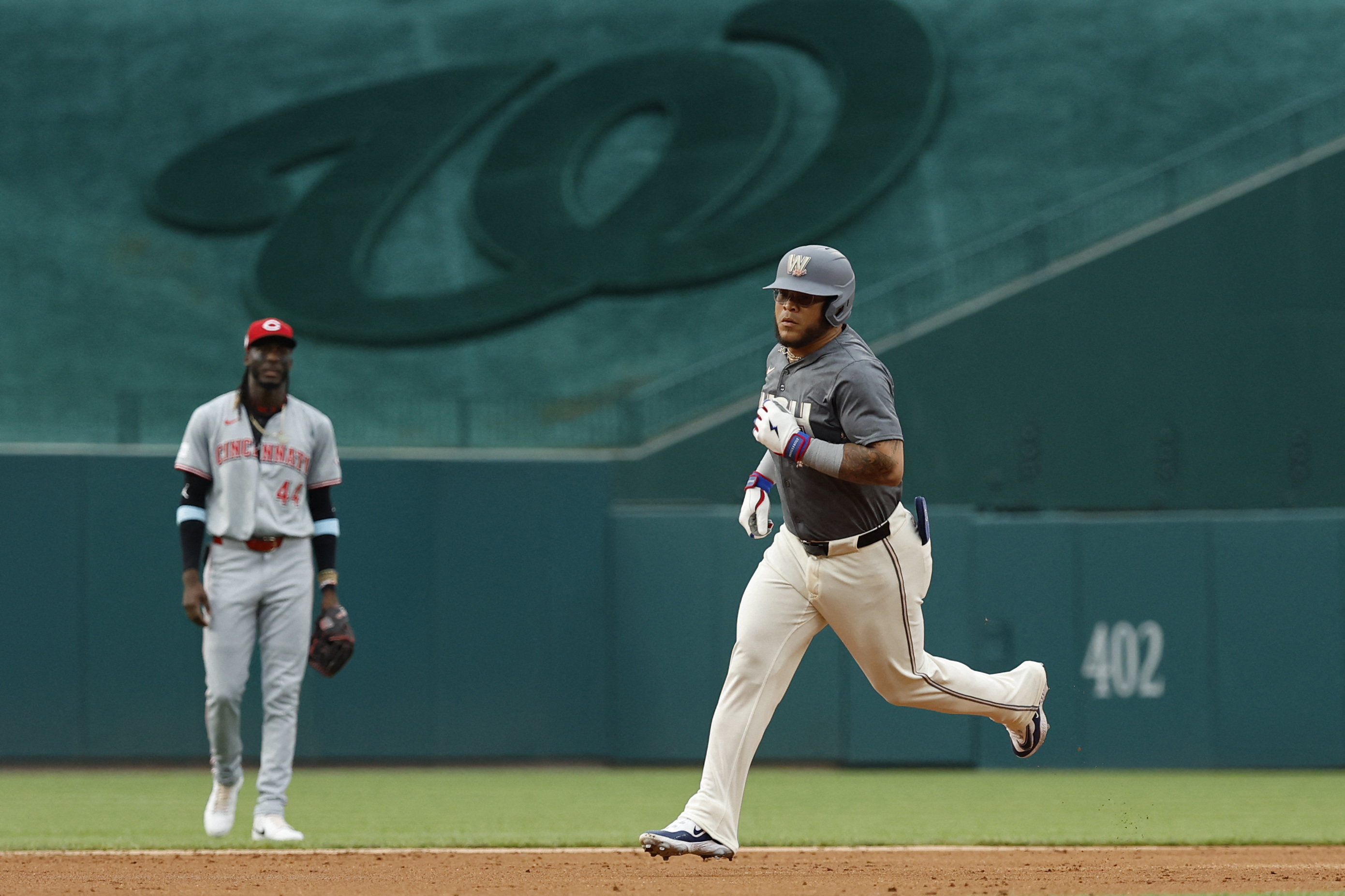 Nats stay hot with comeback win over Reds | Reuters