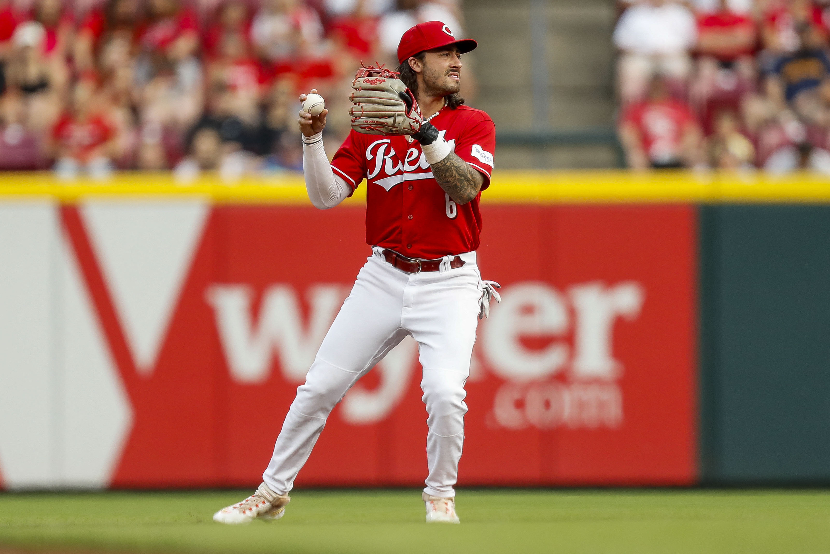 Andrew Abbott shines in debut as Reds clip Brewers | Reuters