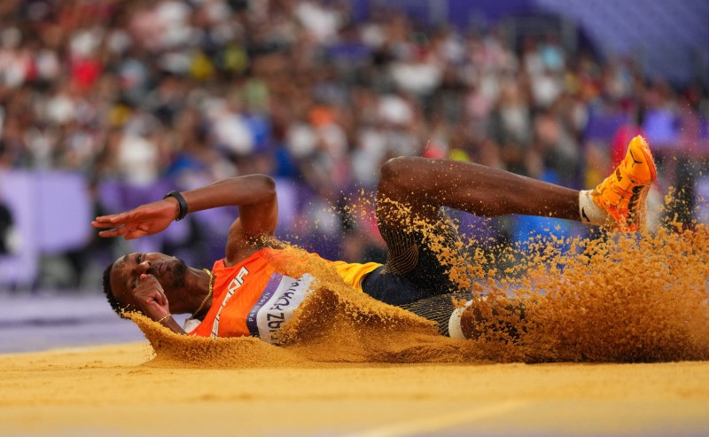 Athletics-Spain's Diaz unseats champion to win triple jump gold | Reuters