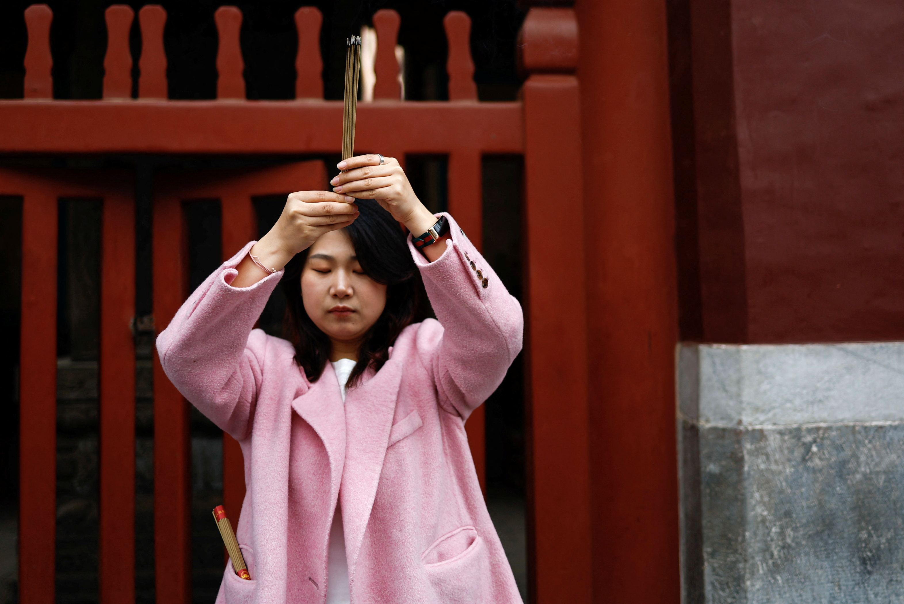 Jobless young Chinese seek solace in temples, tale of failed scholar ...
